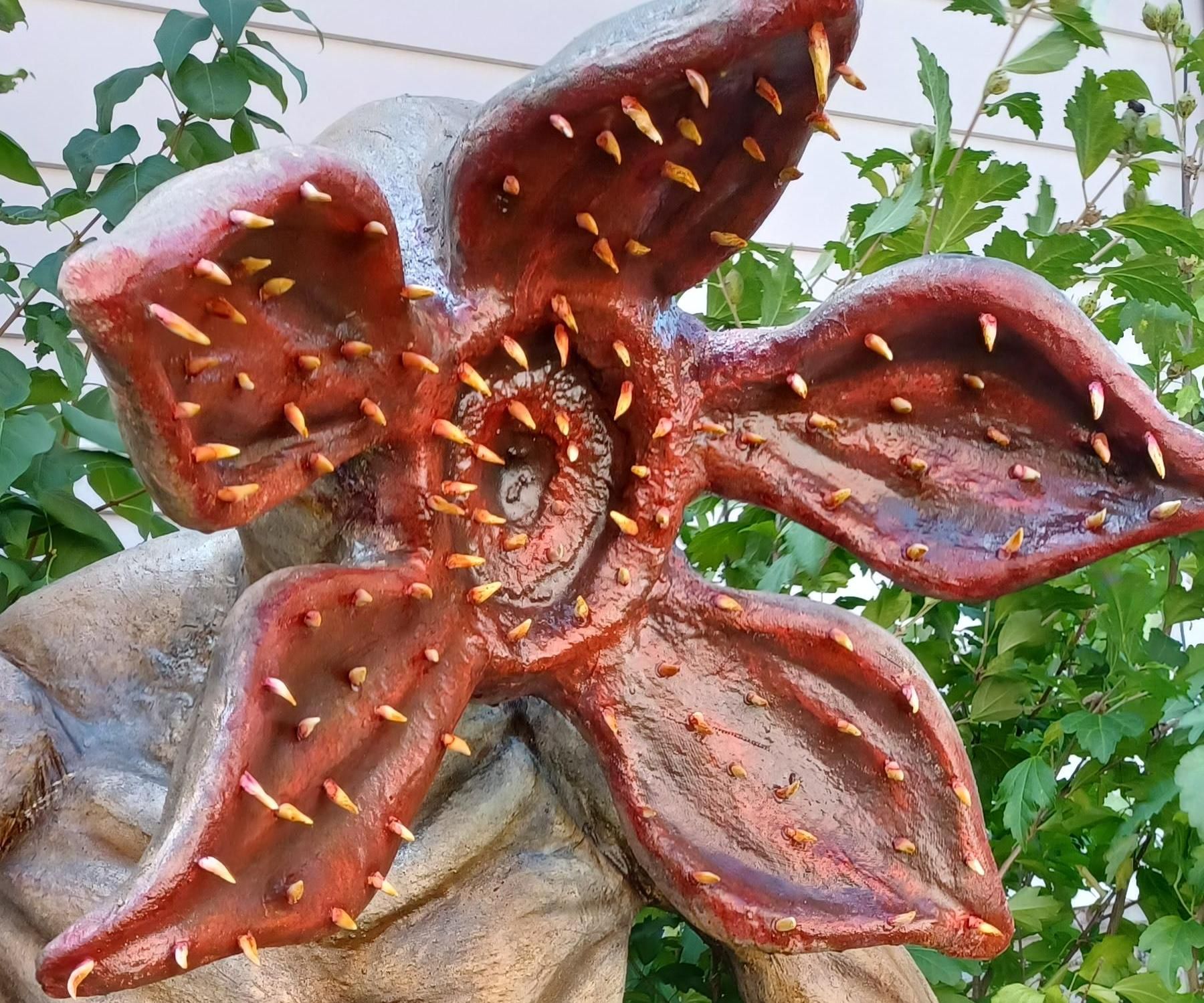 Stranger Things Demogorgon- Life-size Halloween Statue : 6 Steps (with ...