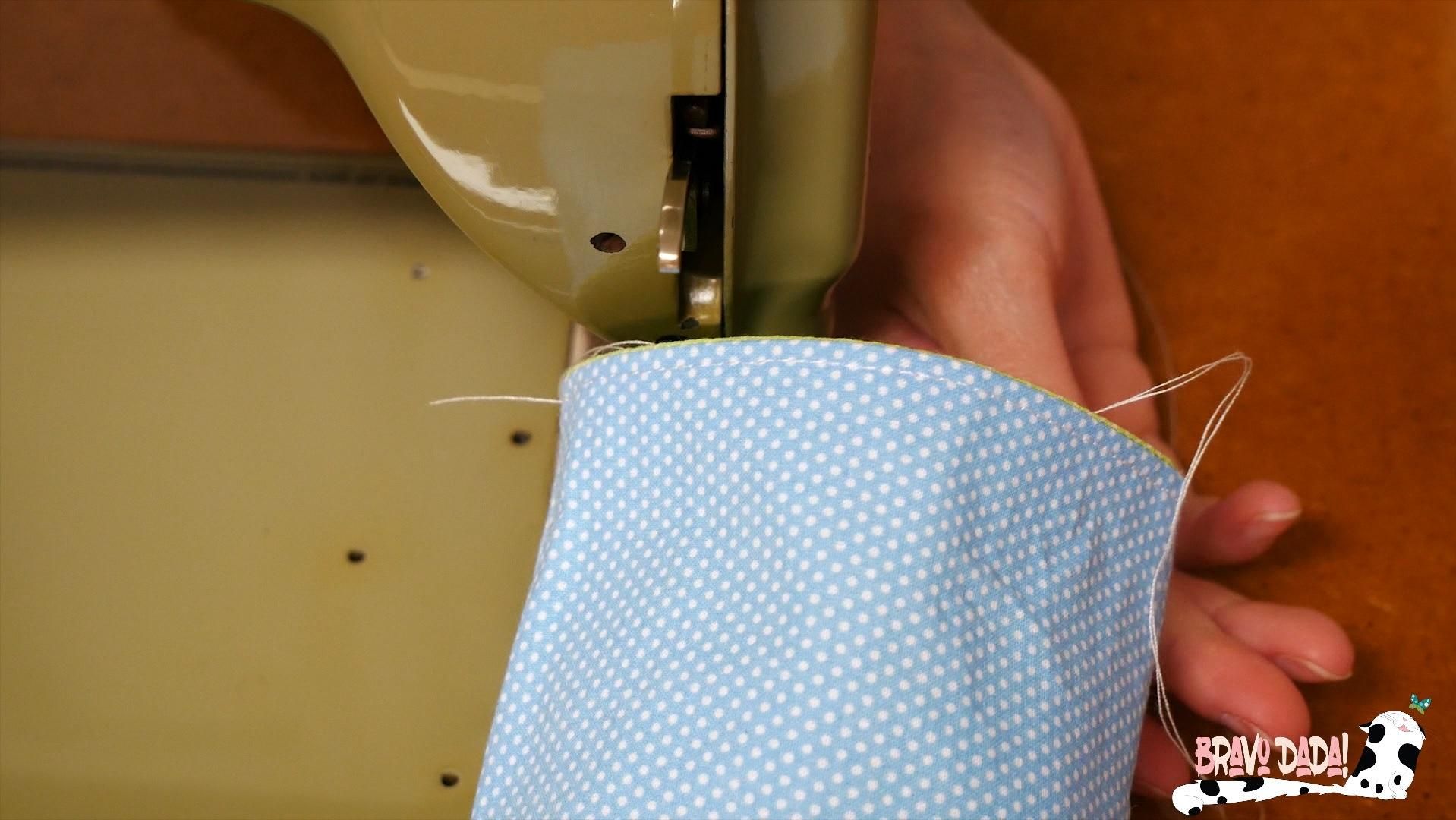 DIY How to Make a Quilted Sewing Machine Mat With Pockets and Thread ...