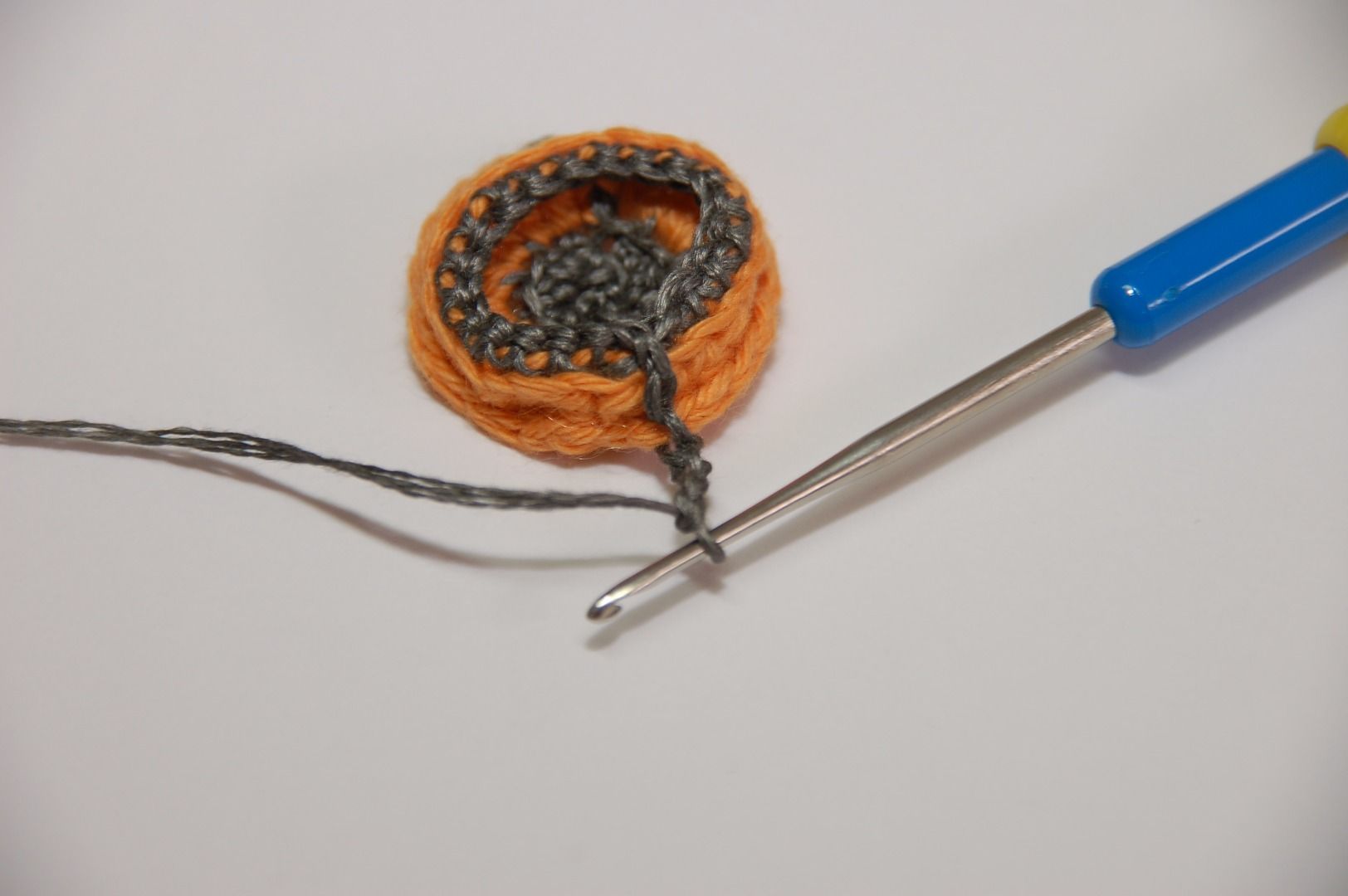 Crochet Battery Holder : 5 Steps - Instructables