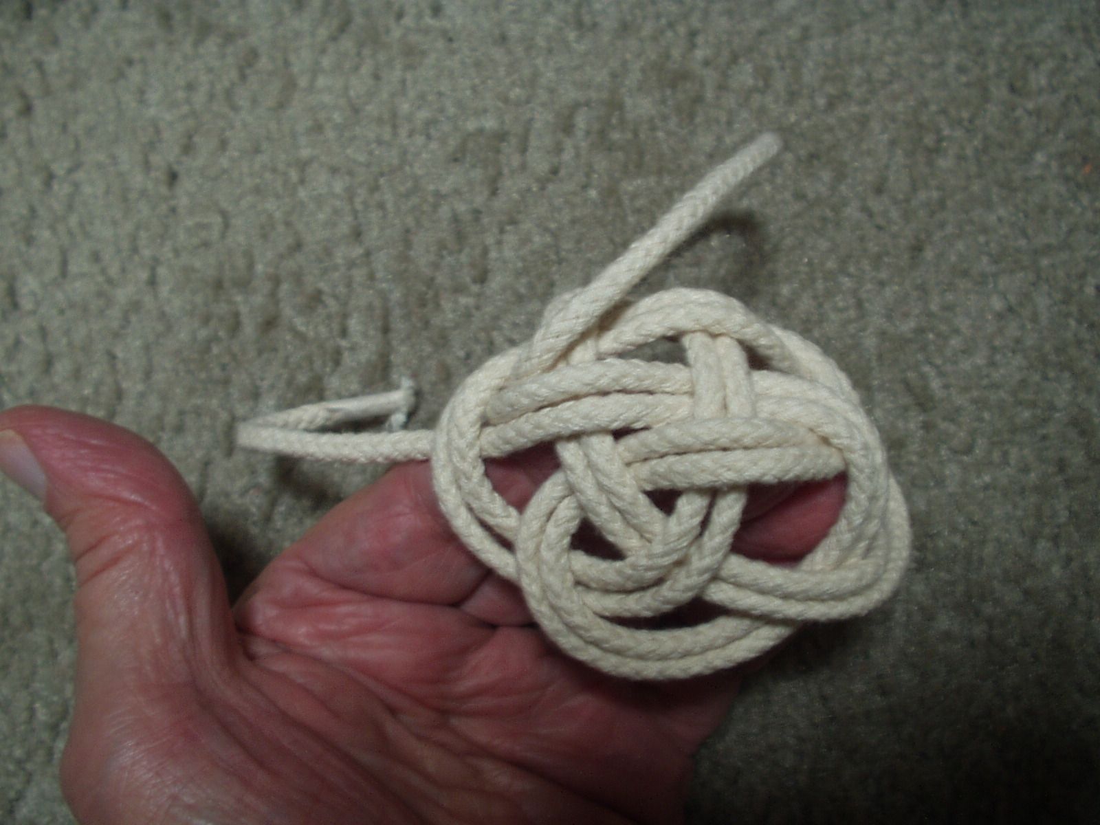 14 Face Globe Knot Part 2 - How to Tighten : 6 Steps - Instructables