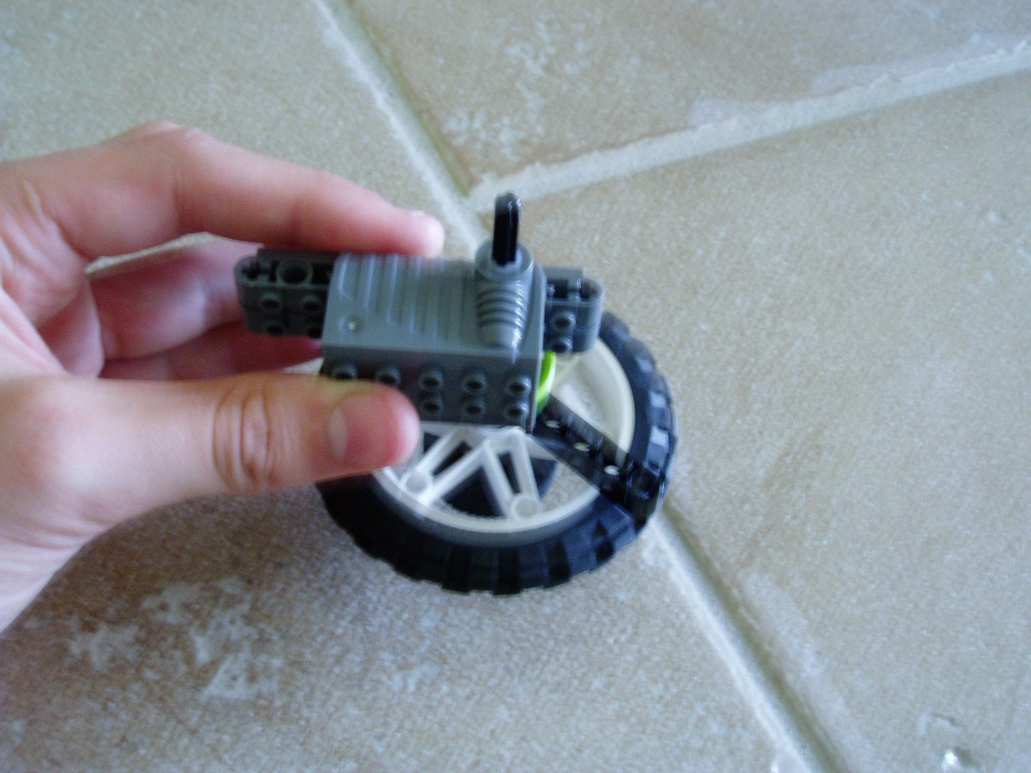 Leggo Spinner Battles : 5 Steps - Instructables