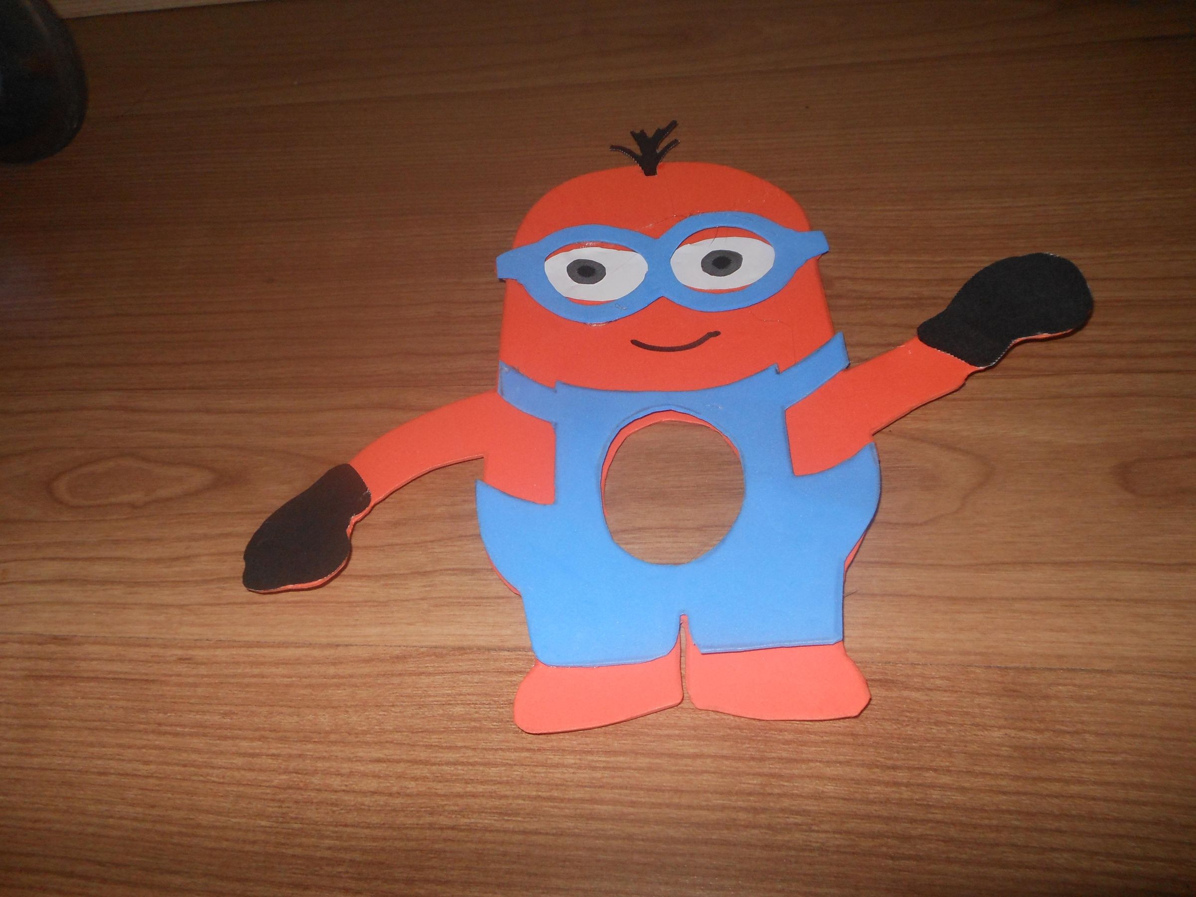 Miss La Sen Minion Lantern : 20 Steps - Instructables