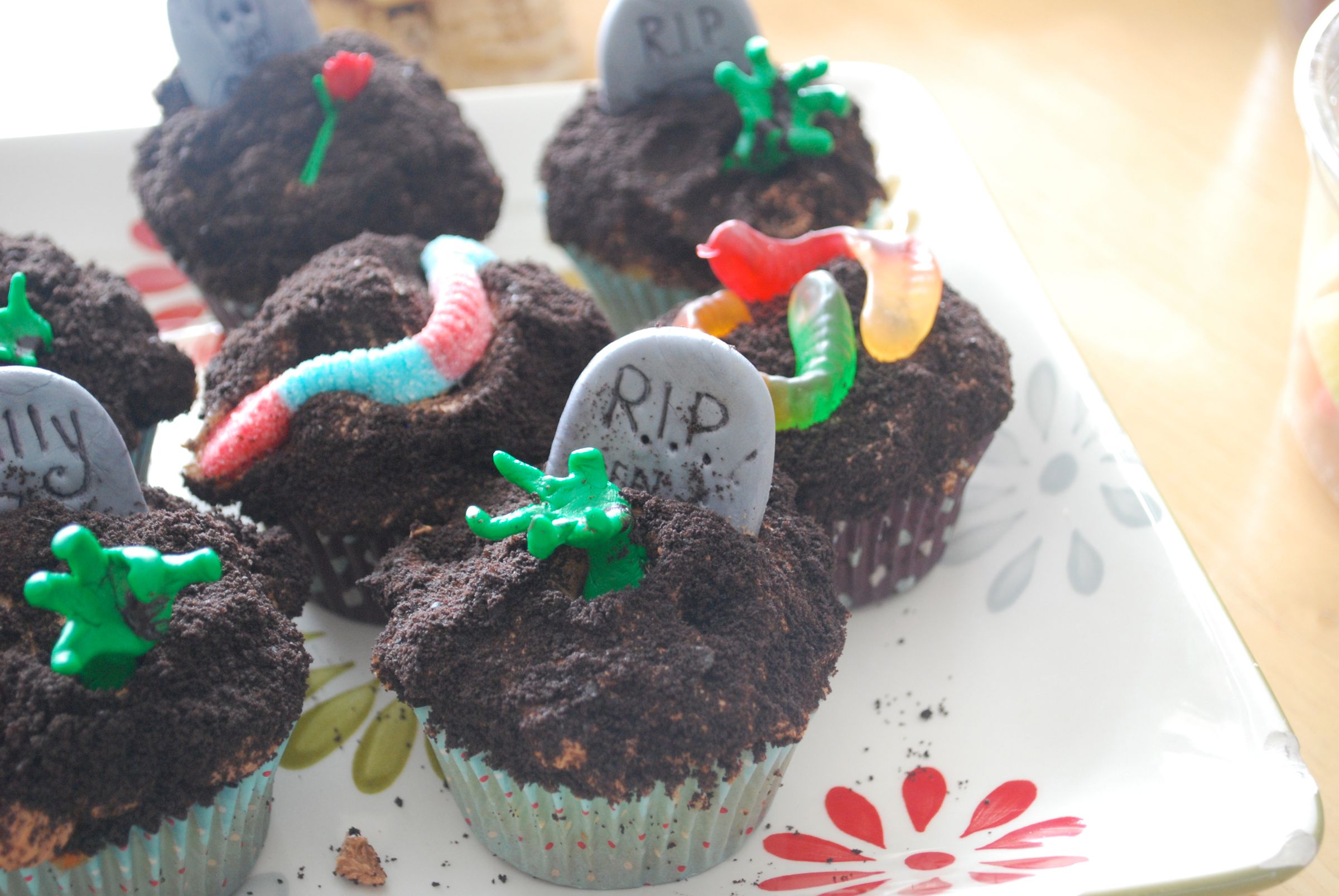 Brains and Zombie Cupcakes - Instructables