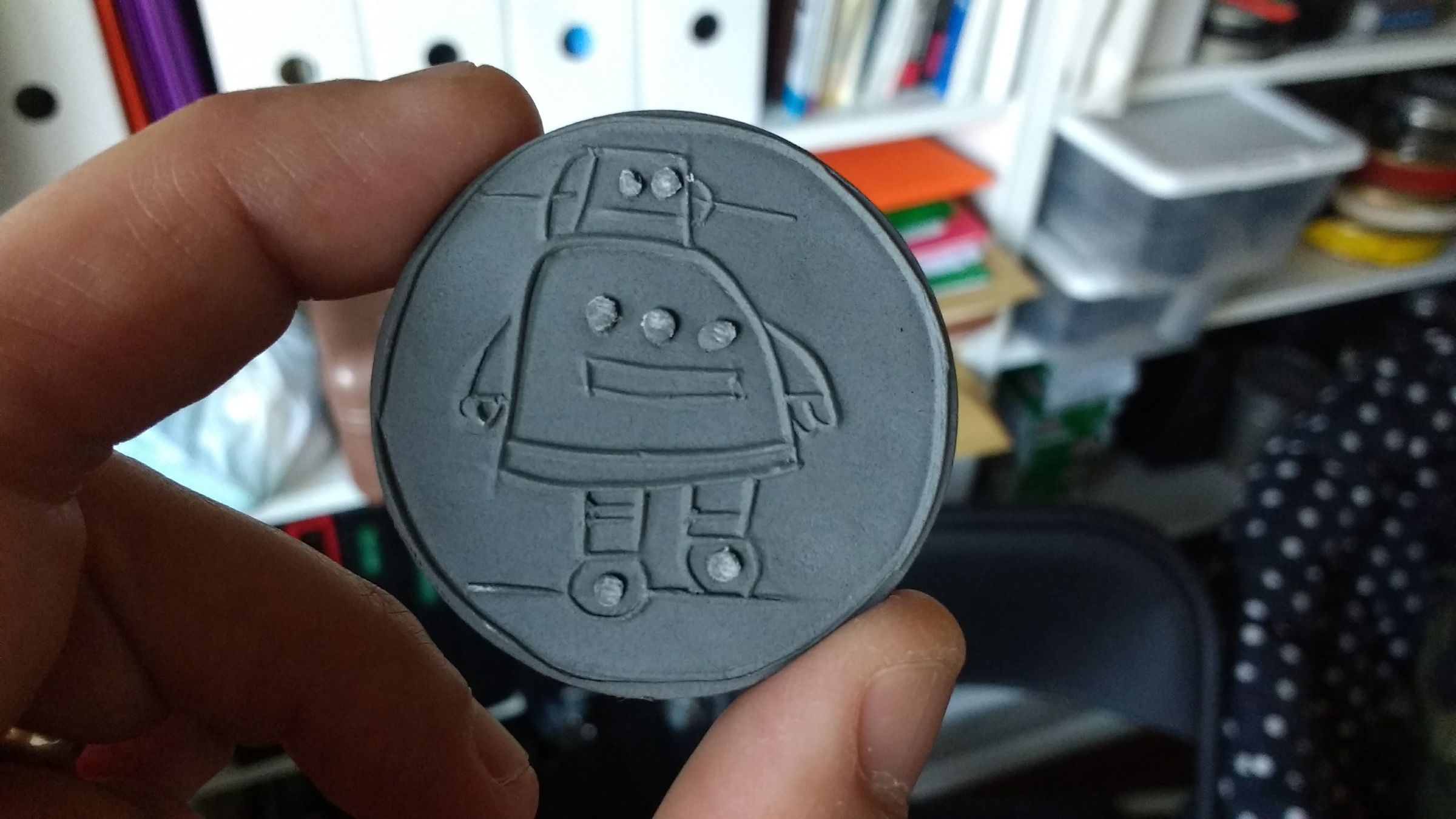 Make Your Own Challenge Coin or Geocaching Token : 13 Steps (with ...