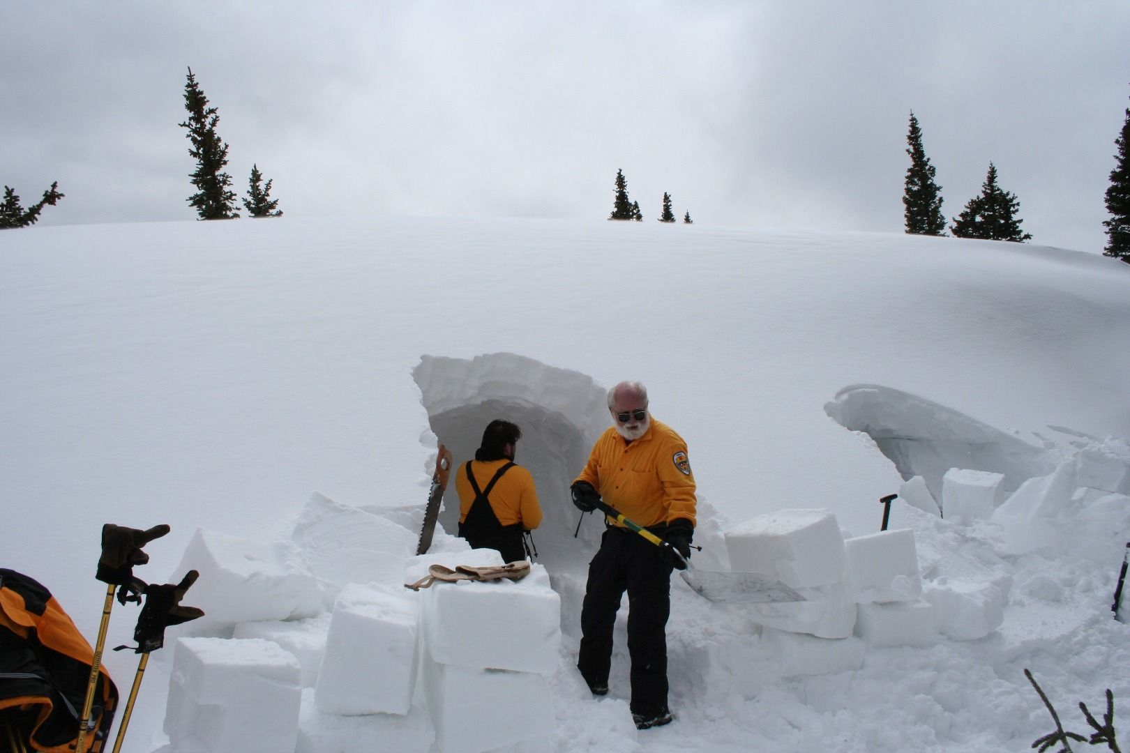 How to Build a Snow Cave for Winter Survival : 5 Steps (with Pictures ...