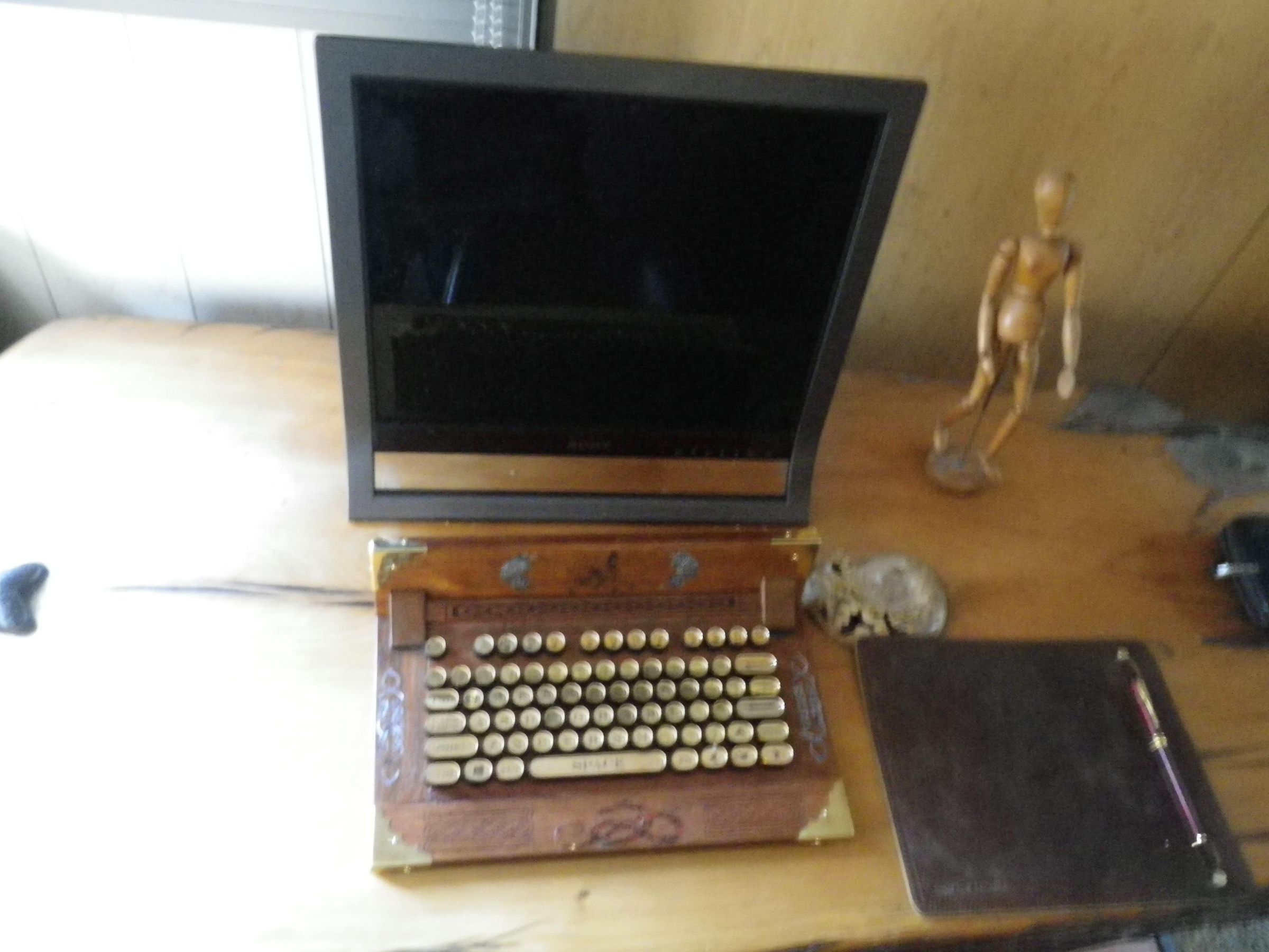 Steampunk Keyboard & Monitor : 3 Steps - Instructables