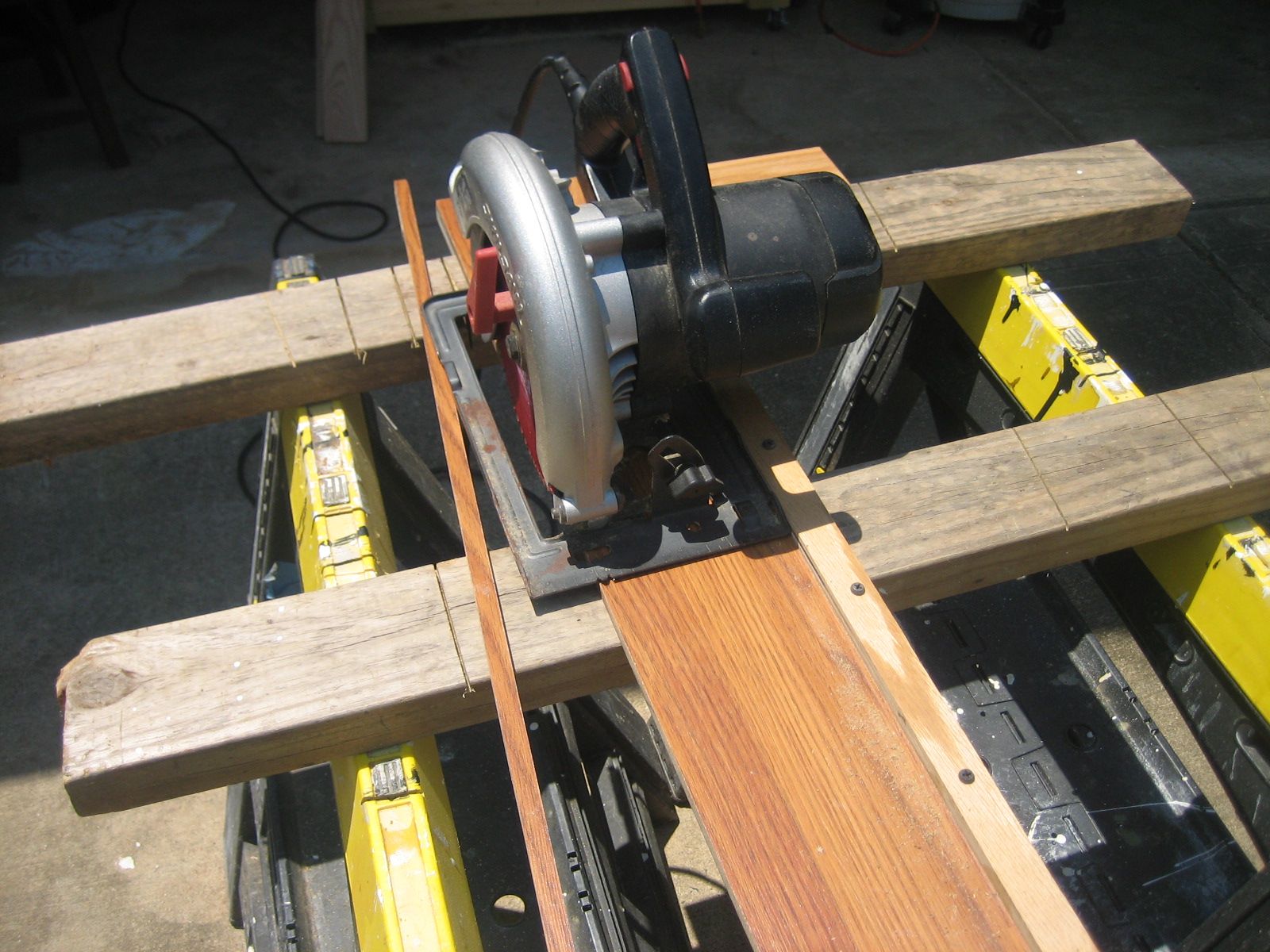 STRAIGHT CUT JIG FOR CIRCULAR SAW : 8 Steps - Instructables