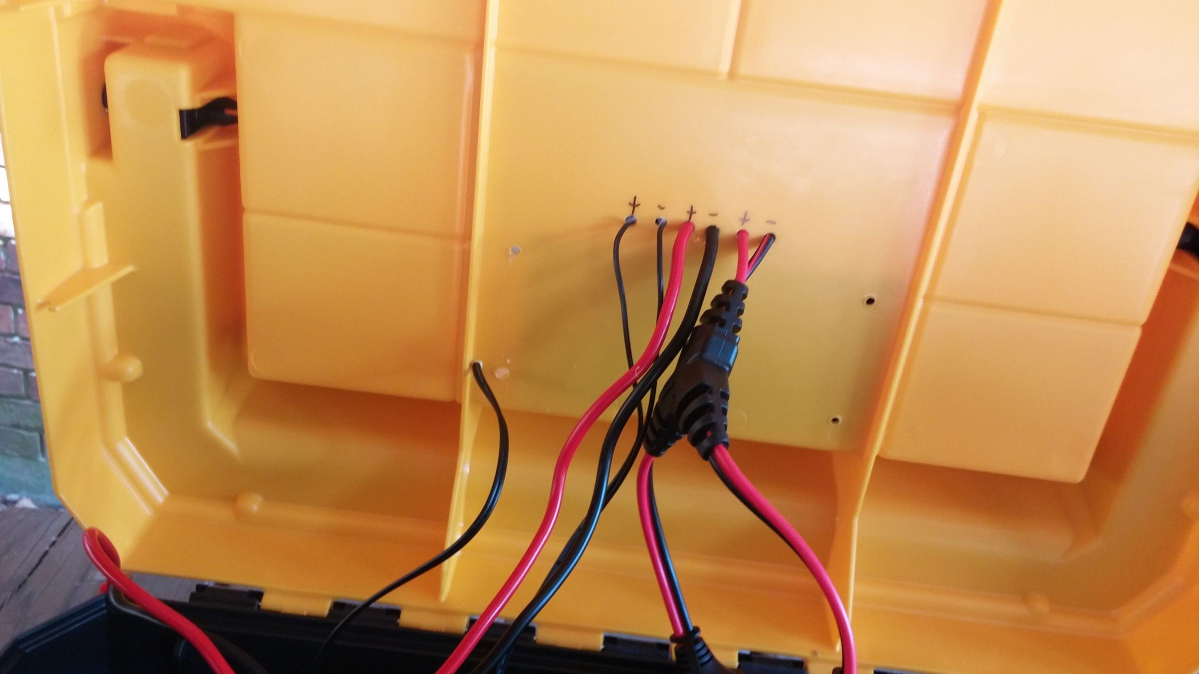 EASY Solar Charging Power Bank : 5 Steps (with Pictures) - Instructables