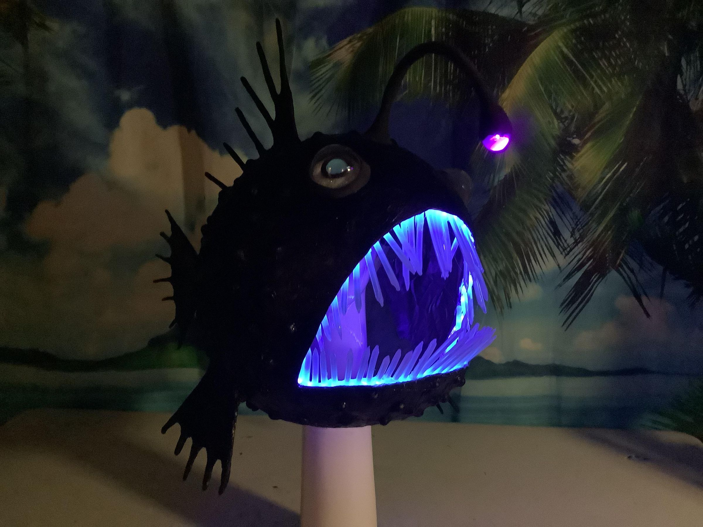 UV Lit Anglerfish Head-Mask : 10 Steps (with Pictures) - Instructables