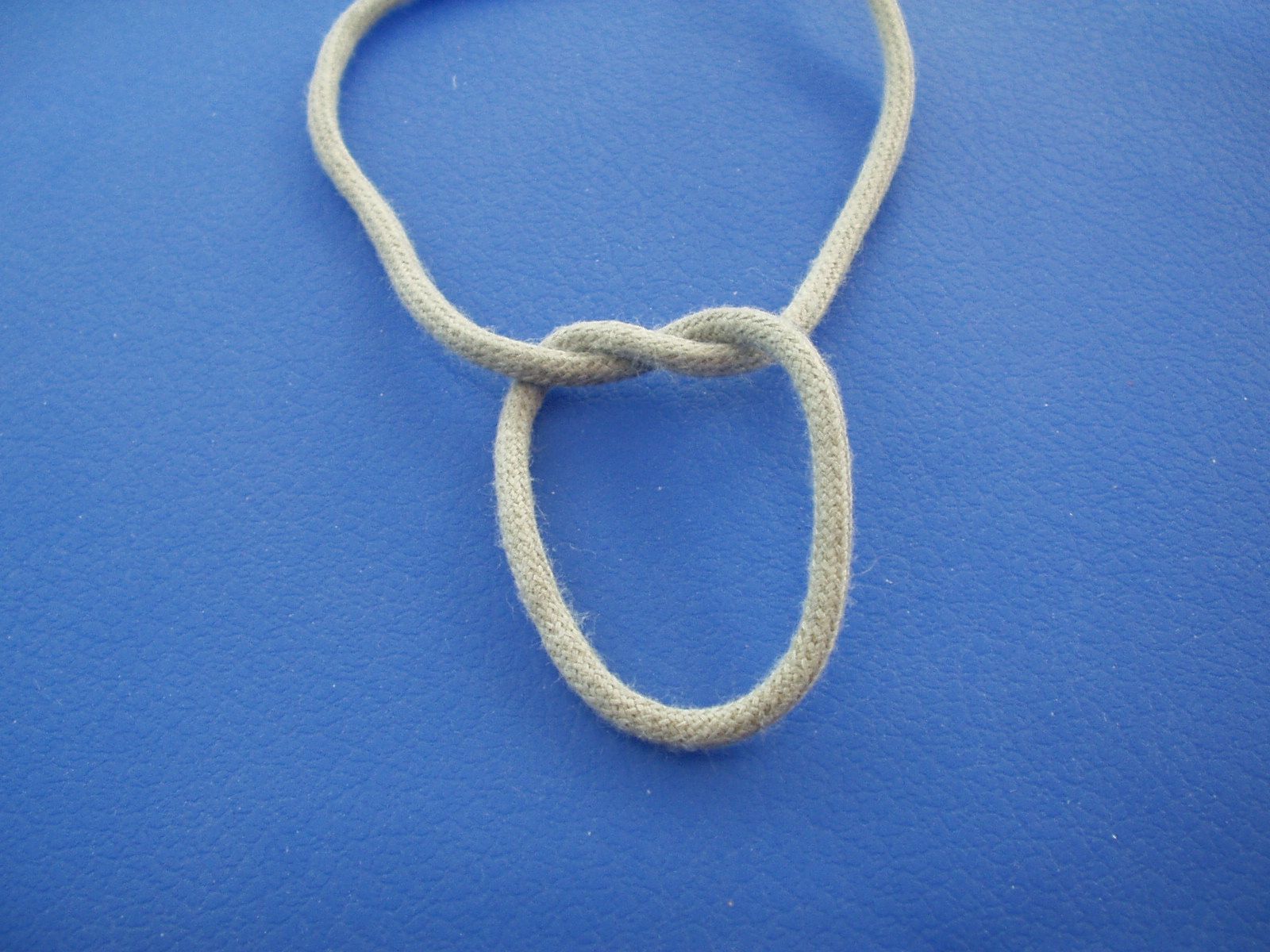 Overhand, Overhand Stopper Knot : 8 Steps - Instructables