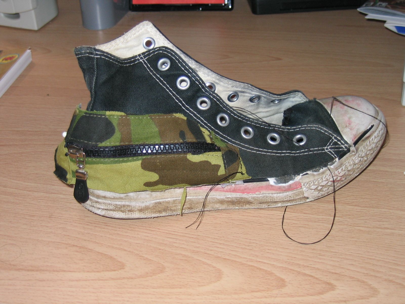 The Camoflage Converse Cash Caddy : 4 Steps (with Pictures) - Instructables