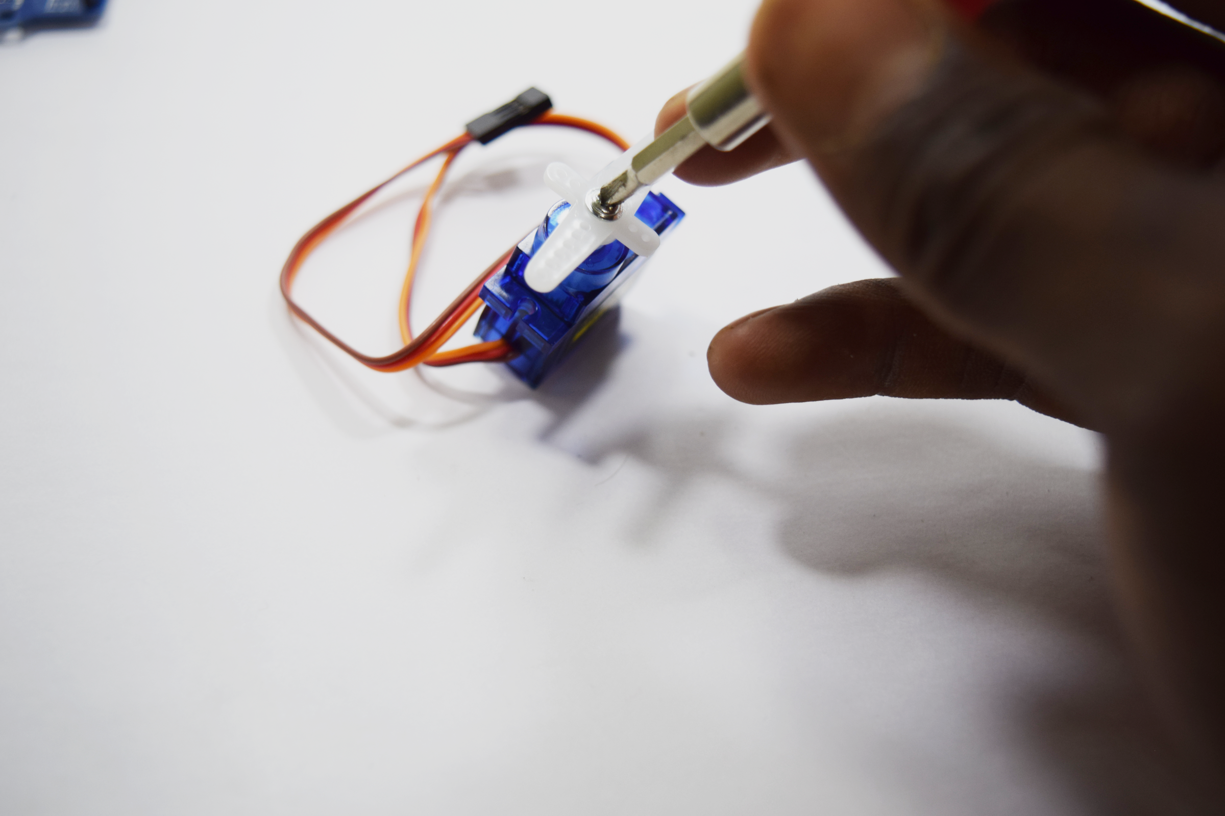 Control Servo Using PIR Sensor : 5 Steps (with Pictures) - Instructables