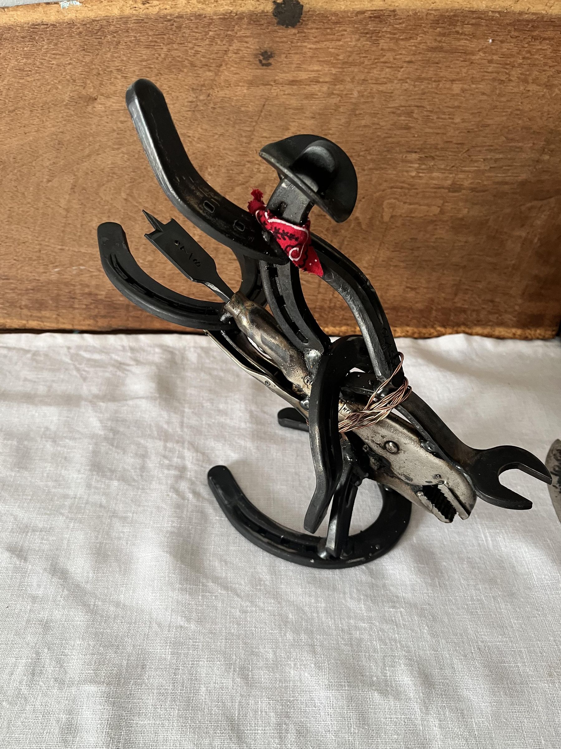 Horseshoe Bull Rider : 5 Steps - Instructables