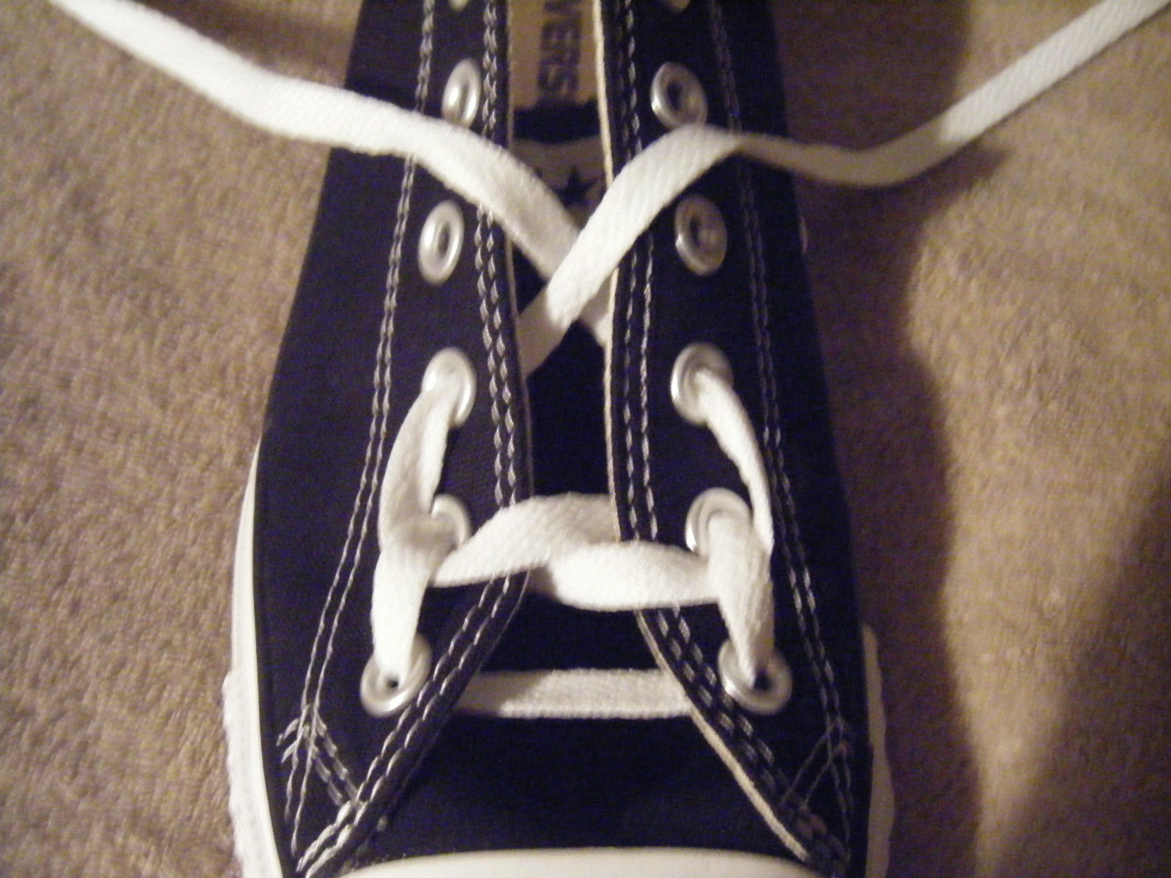 How to Ladder Lace Your Shoes : 7 Steps - Instructables