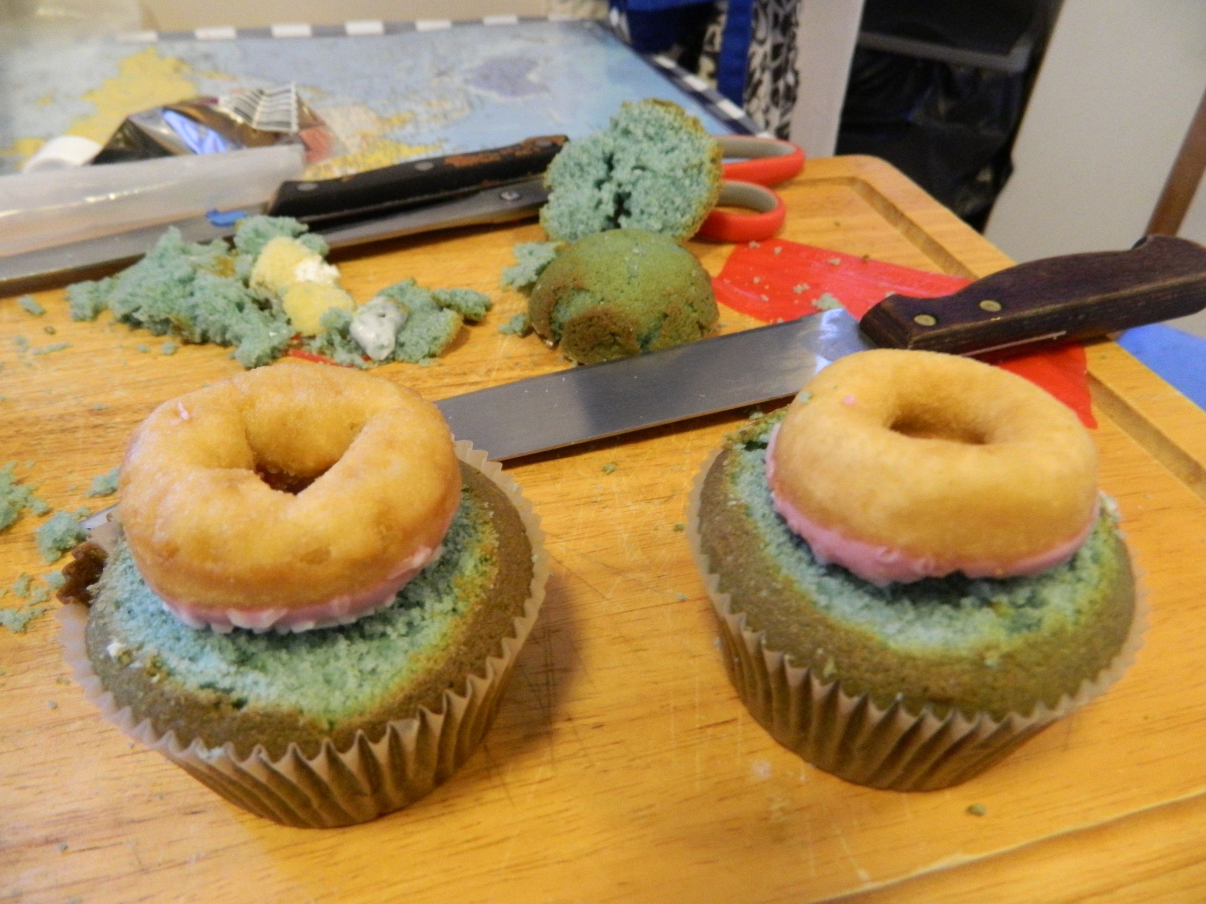 Shark Attack Cupcakes : 9 Steps (with Pictures) - Instructables