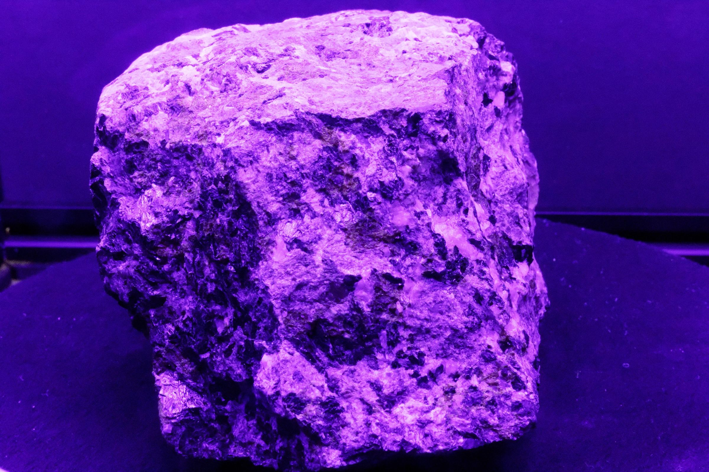 Build a Simple UV Photography Box : 25 Steps (with Pictures ...