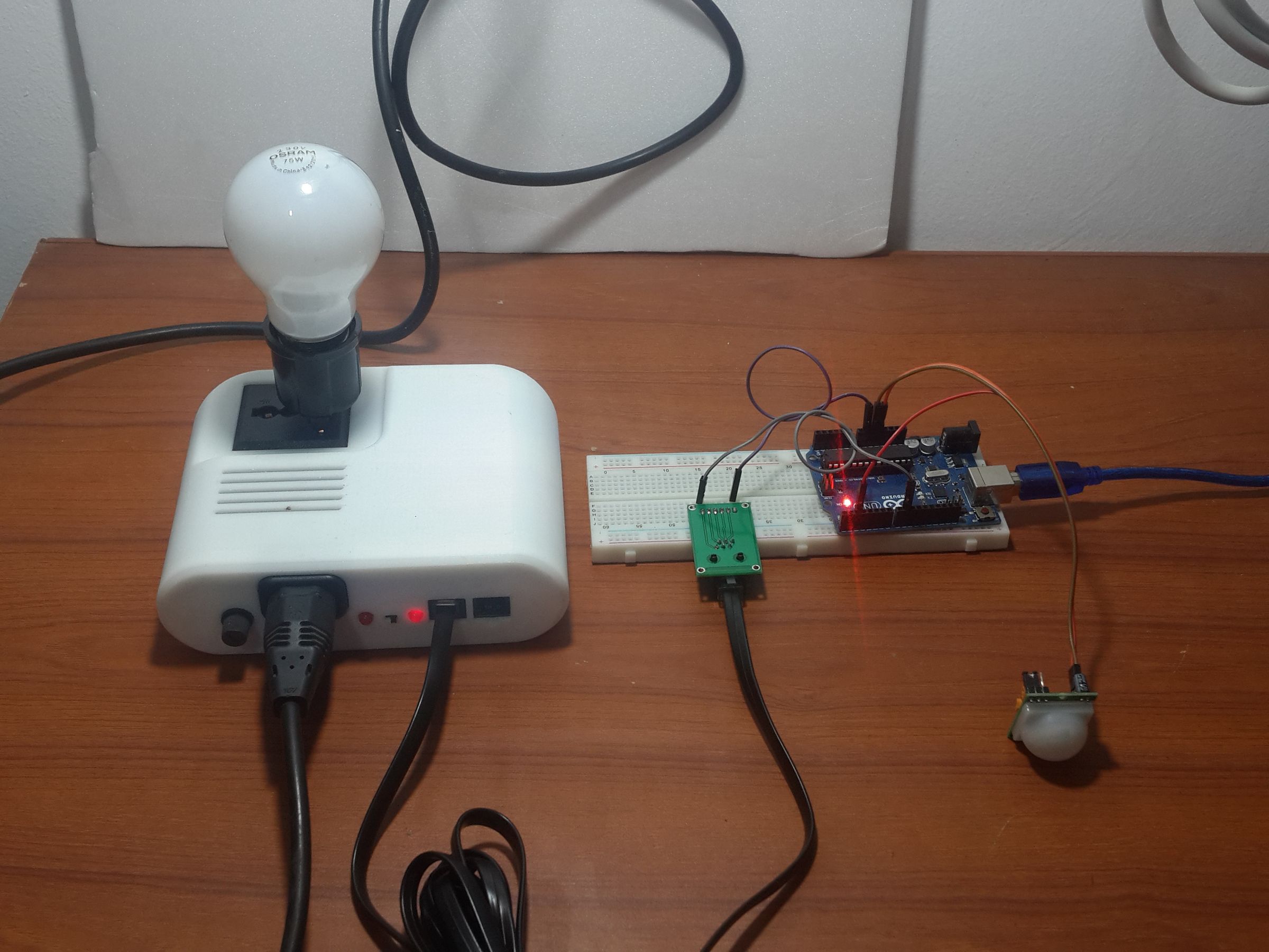 Arduino Board and PIR Motion Sensor Control AC Lamp : 4 Steps (with ...