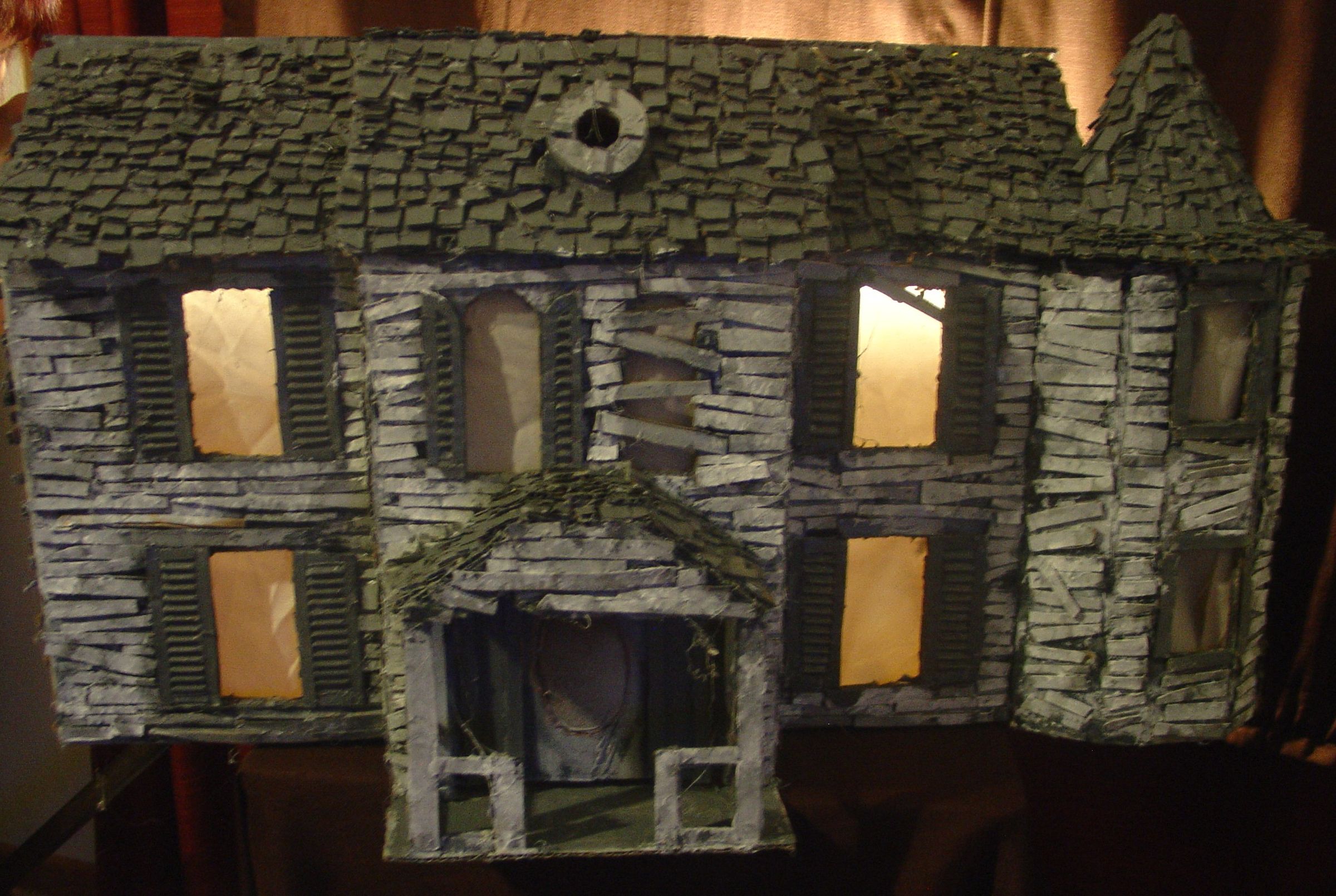 Stephen King's 2017 IT Cardboard Haunted House Diy : 6 Steps (with ...