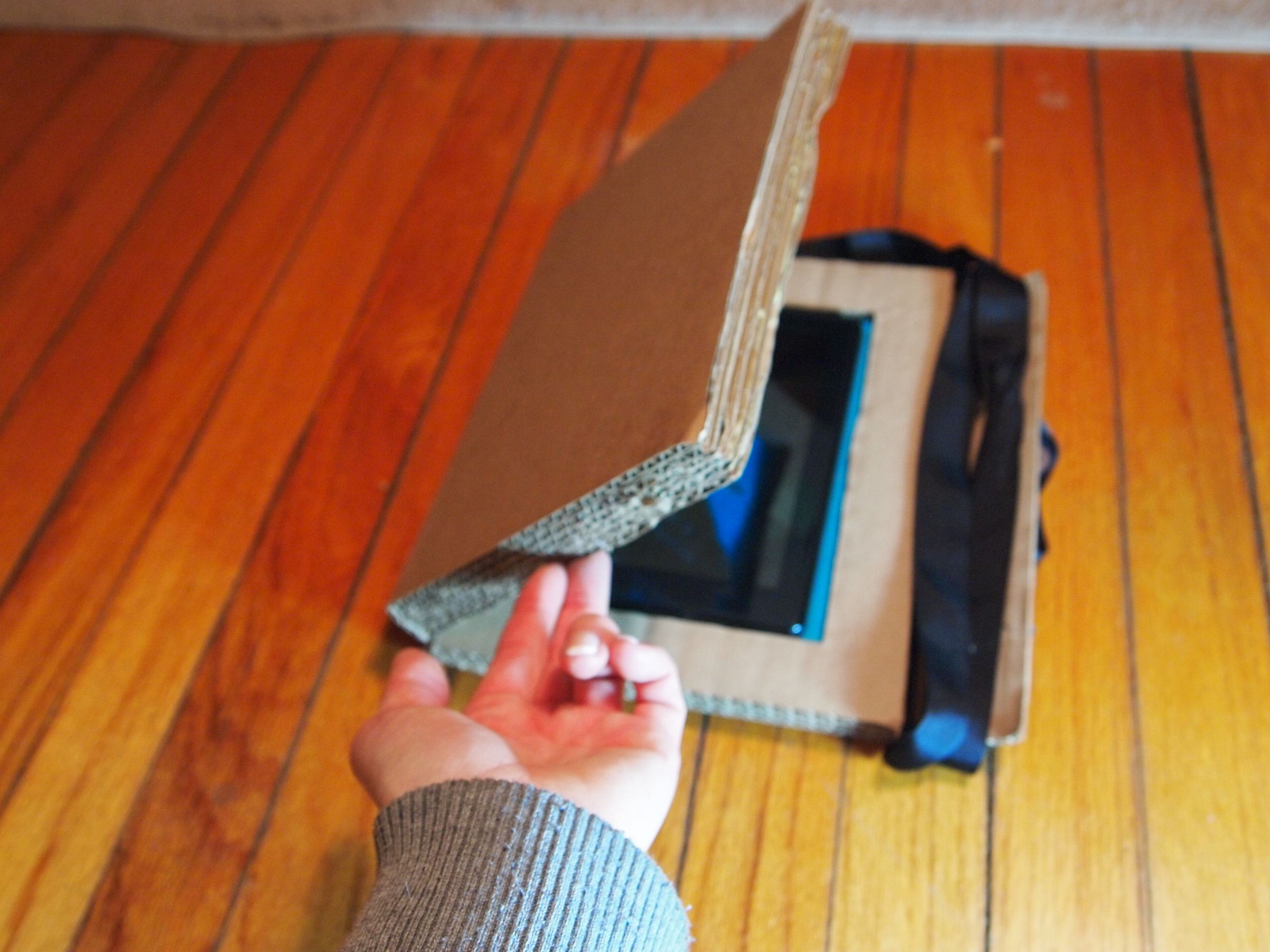 Cardboard Tablet Case With Handle : 5 Steps (with Pictures) - Instructables