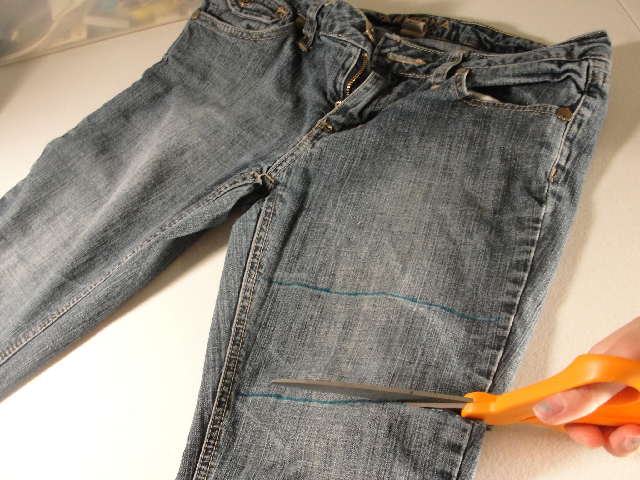 Colorful, Cut Jeans Modification : 5 Steps (with Pictures) - Instructables