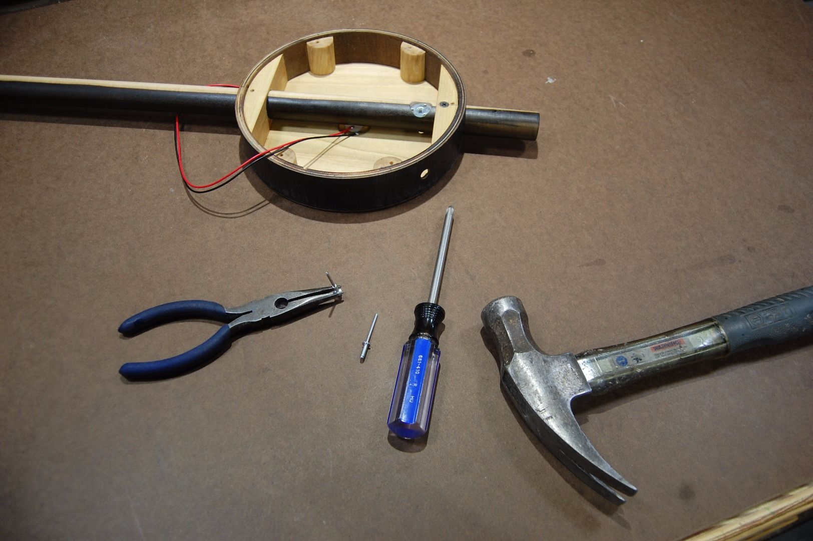 Diddley Bow : 17 Steps (with Pictures) - Instructables