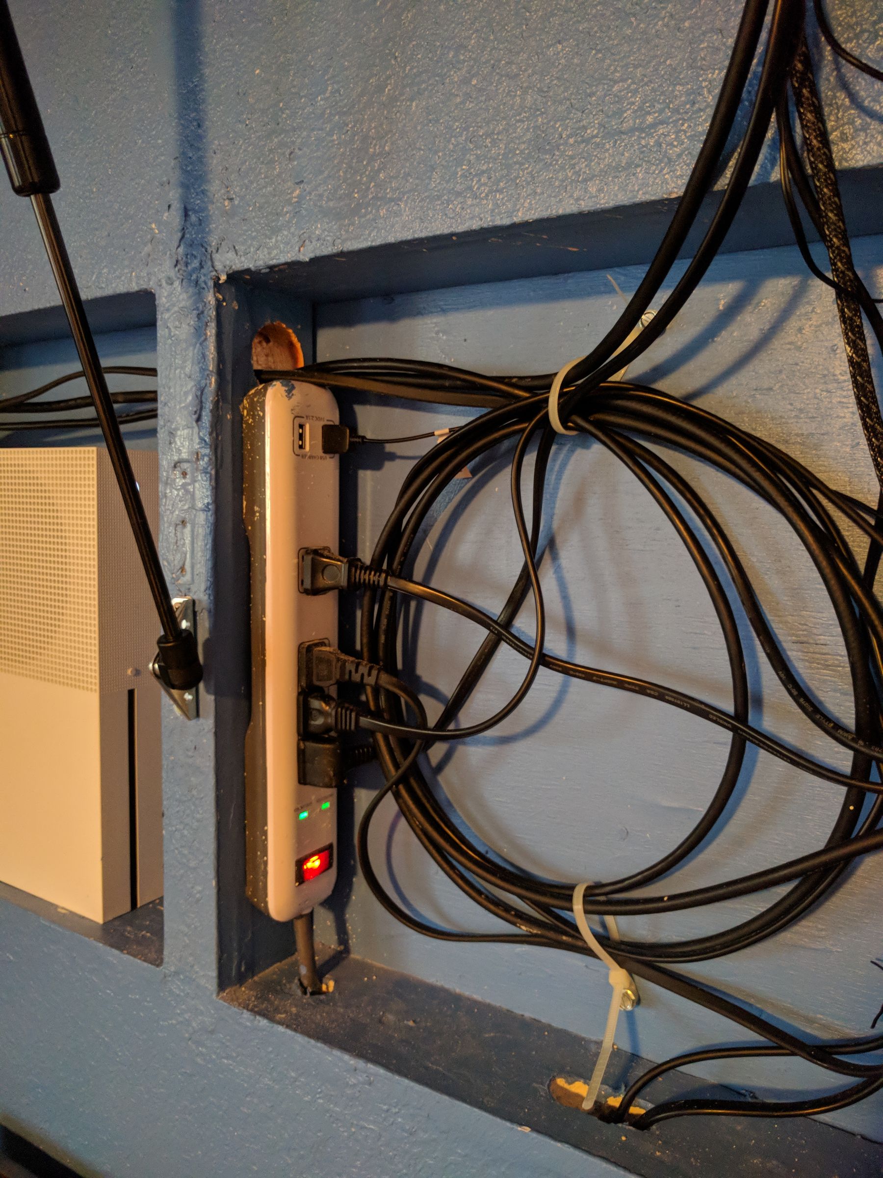 Hide Your DVR Behind Your TV : 13 Steps (with Pictures) - Instructables