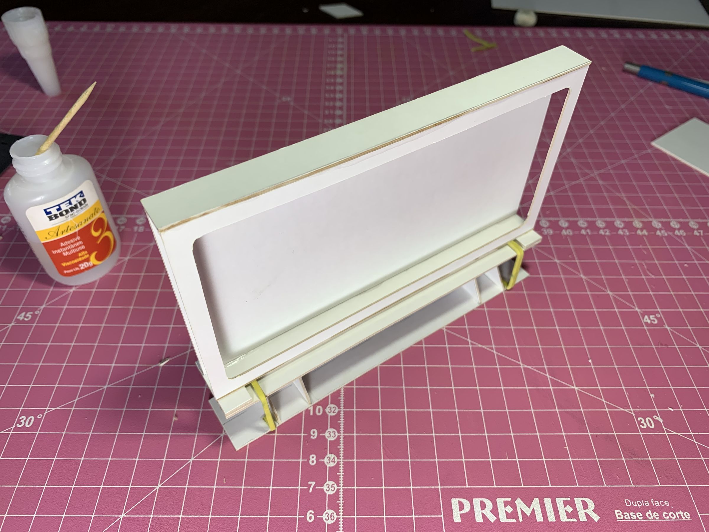 DIY Paper Smartphone Holder : 11 Steps (with Pictures) - Instructables