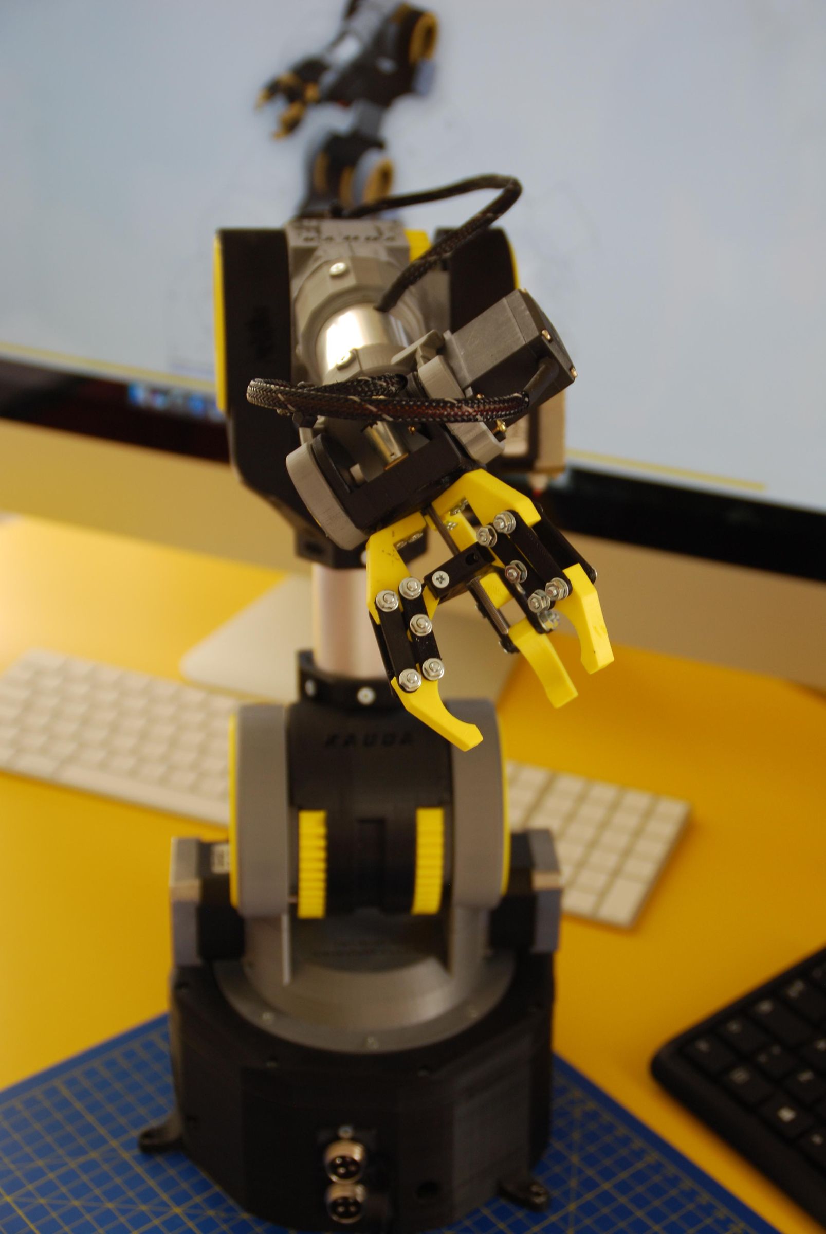 KAUDA Robotic Arm : 12 Steps - Instructables