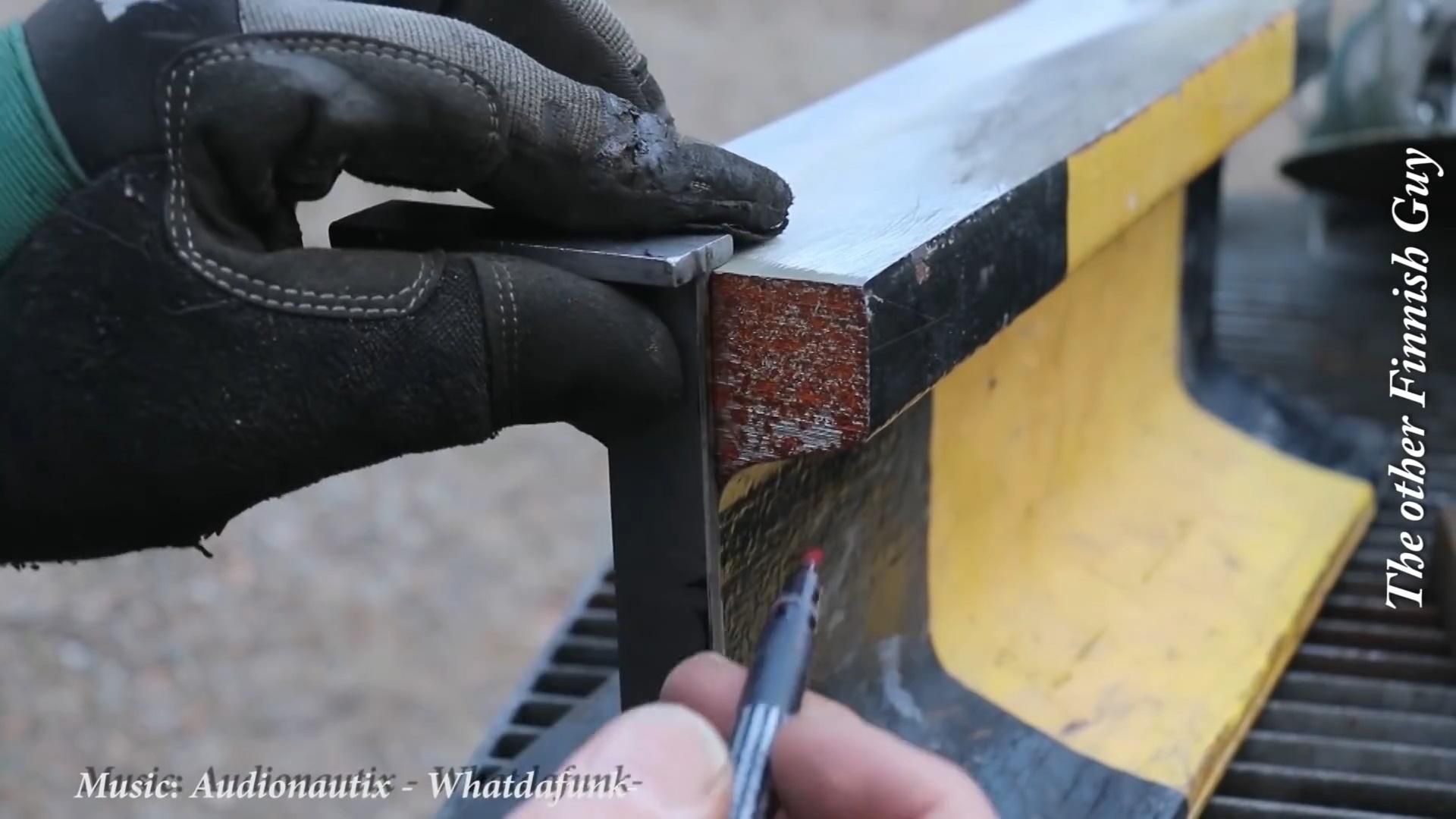 Making Aso / Railroad Track Anvil Using Angle Grinders. : 10 Steps ...