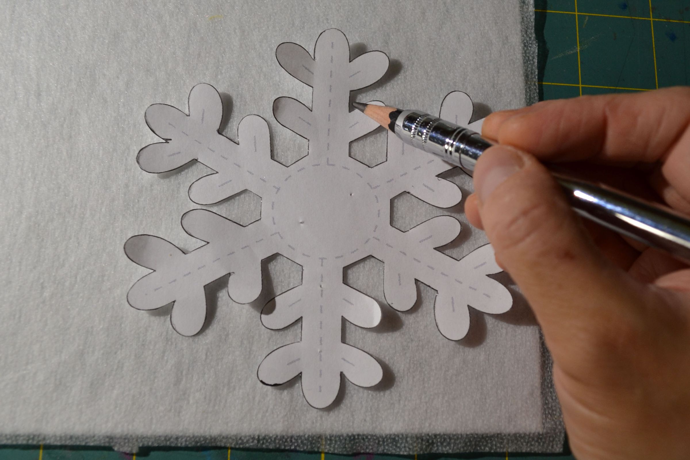 Felt Snowflake Ornaments : 11 Steps (with Pictures) - Instructables