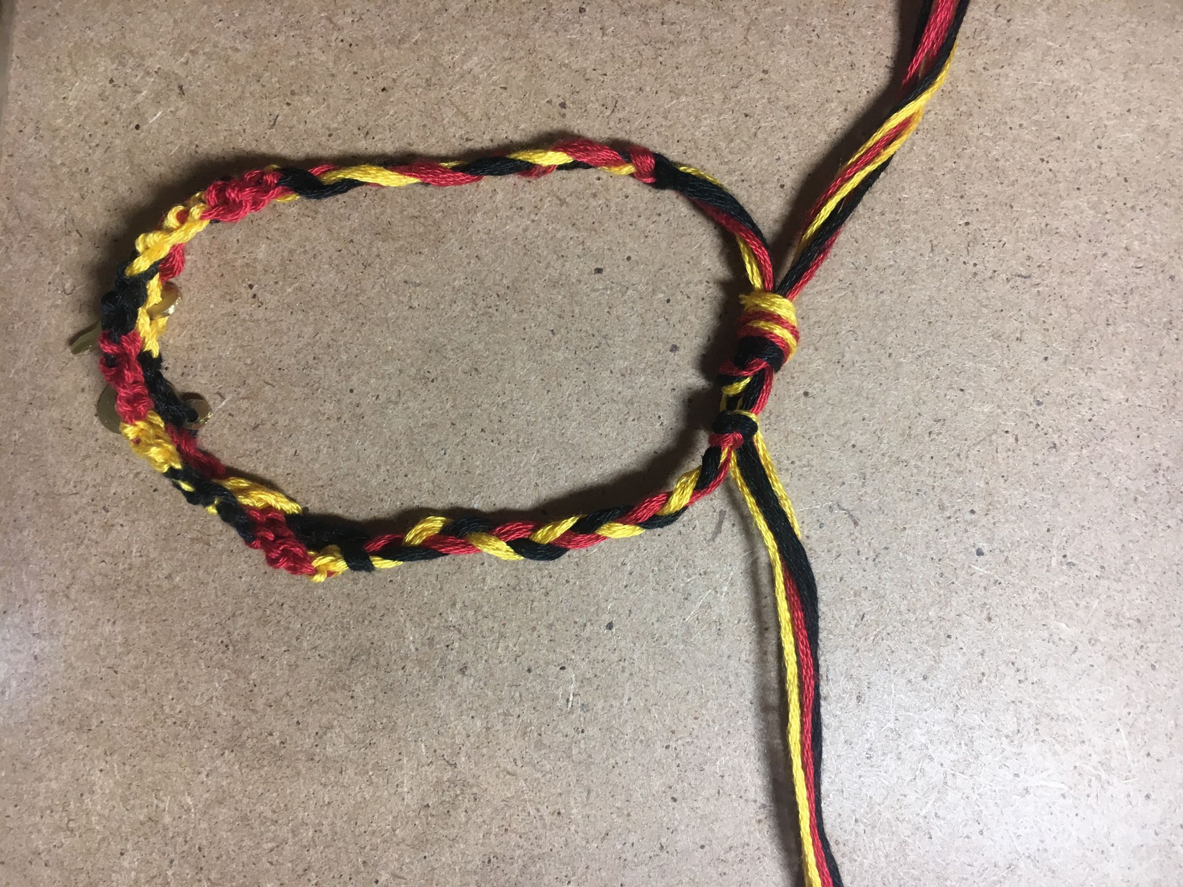 Friendship Bracelet With Adjustable Knots : 9 Steps - Instructables