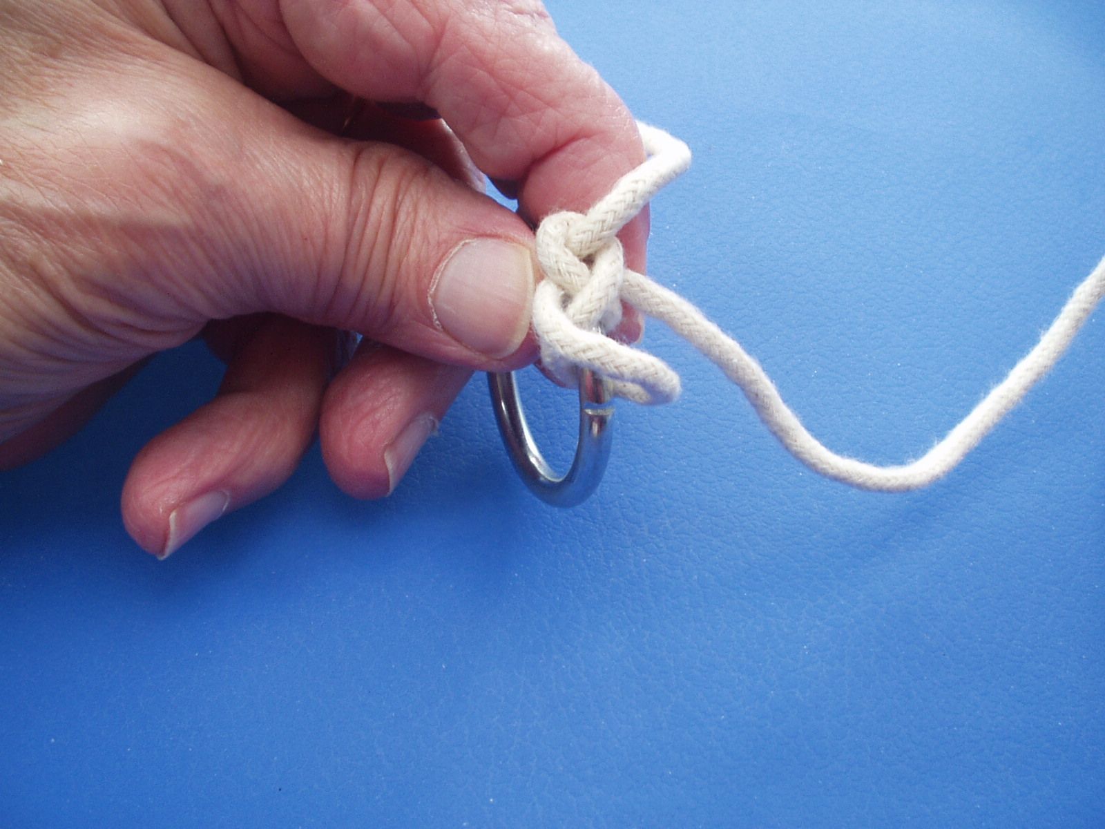 Single Strand Ringbolt Hitching : 11 Steps (with Pictures) - Instructables