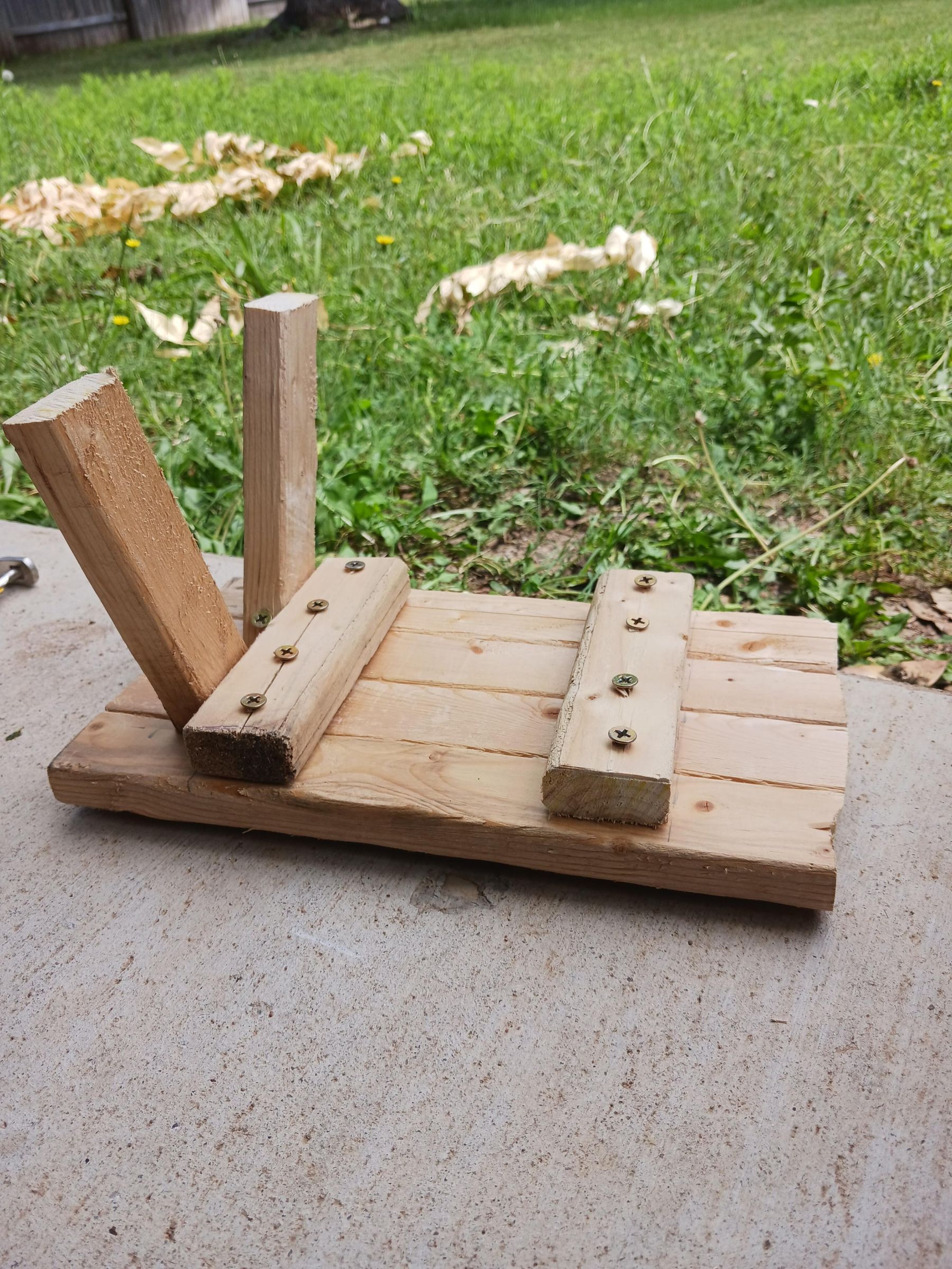 Squirrel / Bird Picnic Table : 12 Steps (with Pictures) - Instructables