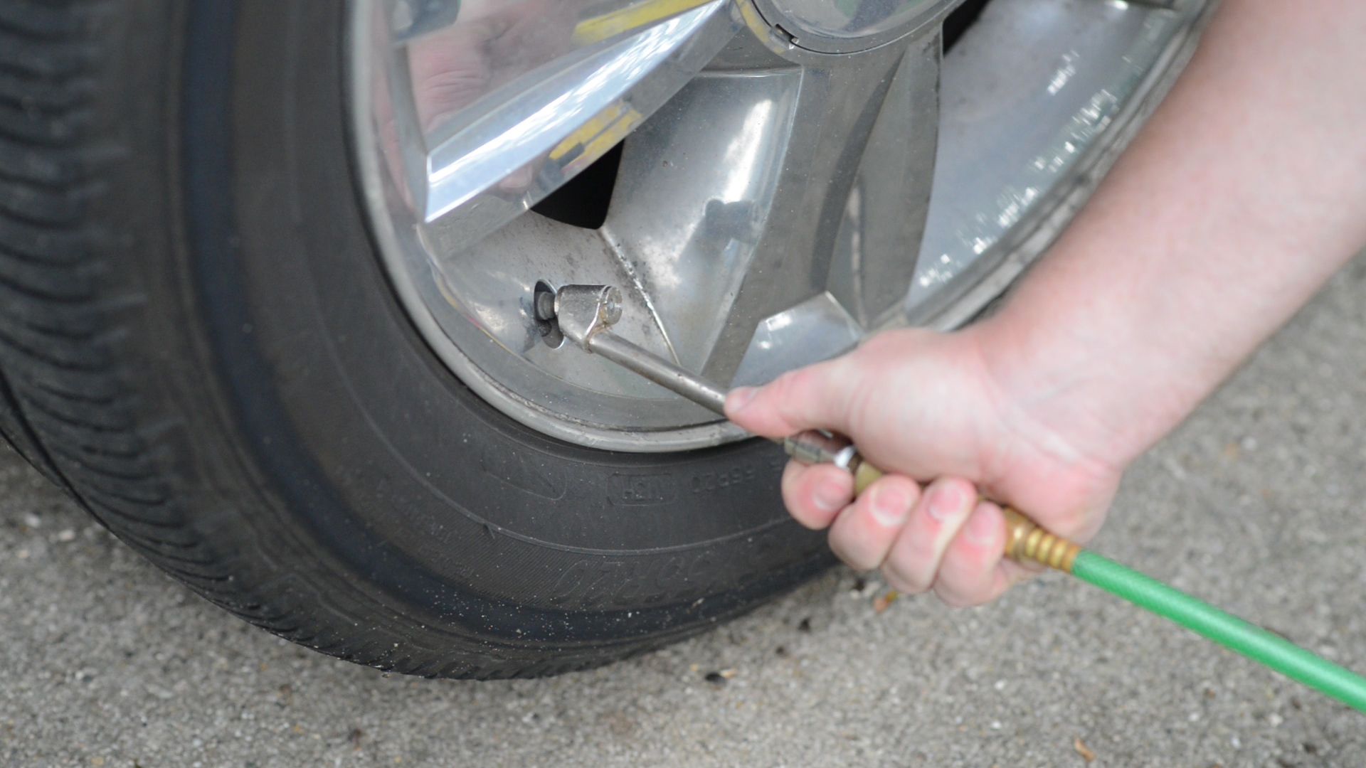 Fix a Punctured Tire : 5 Steps (with Pictures) - Instructables