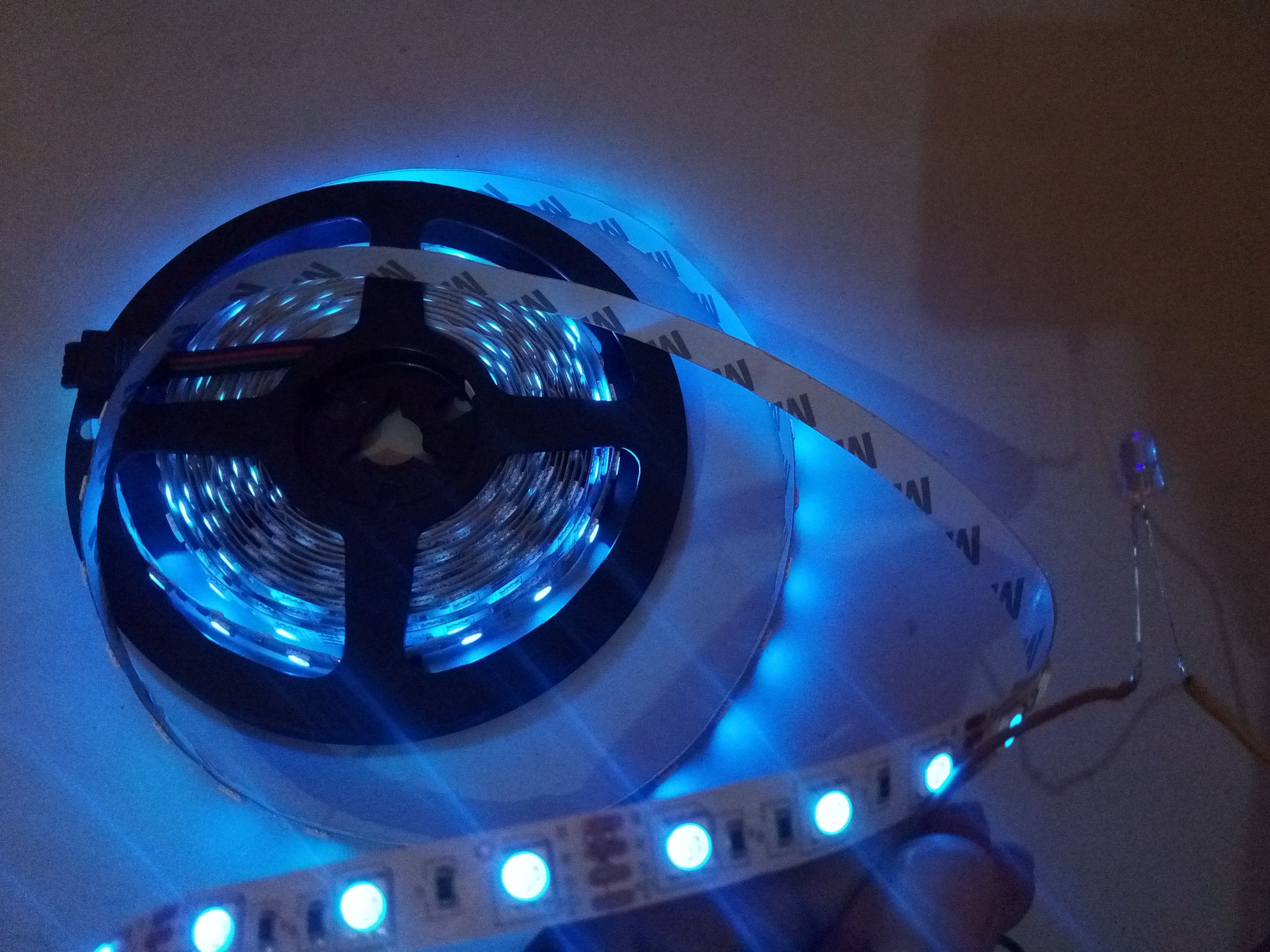 LED Strip Amazing Effect : 4 Steps - Instructables