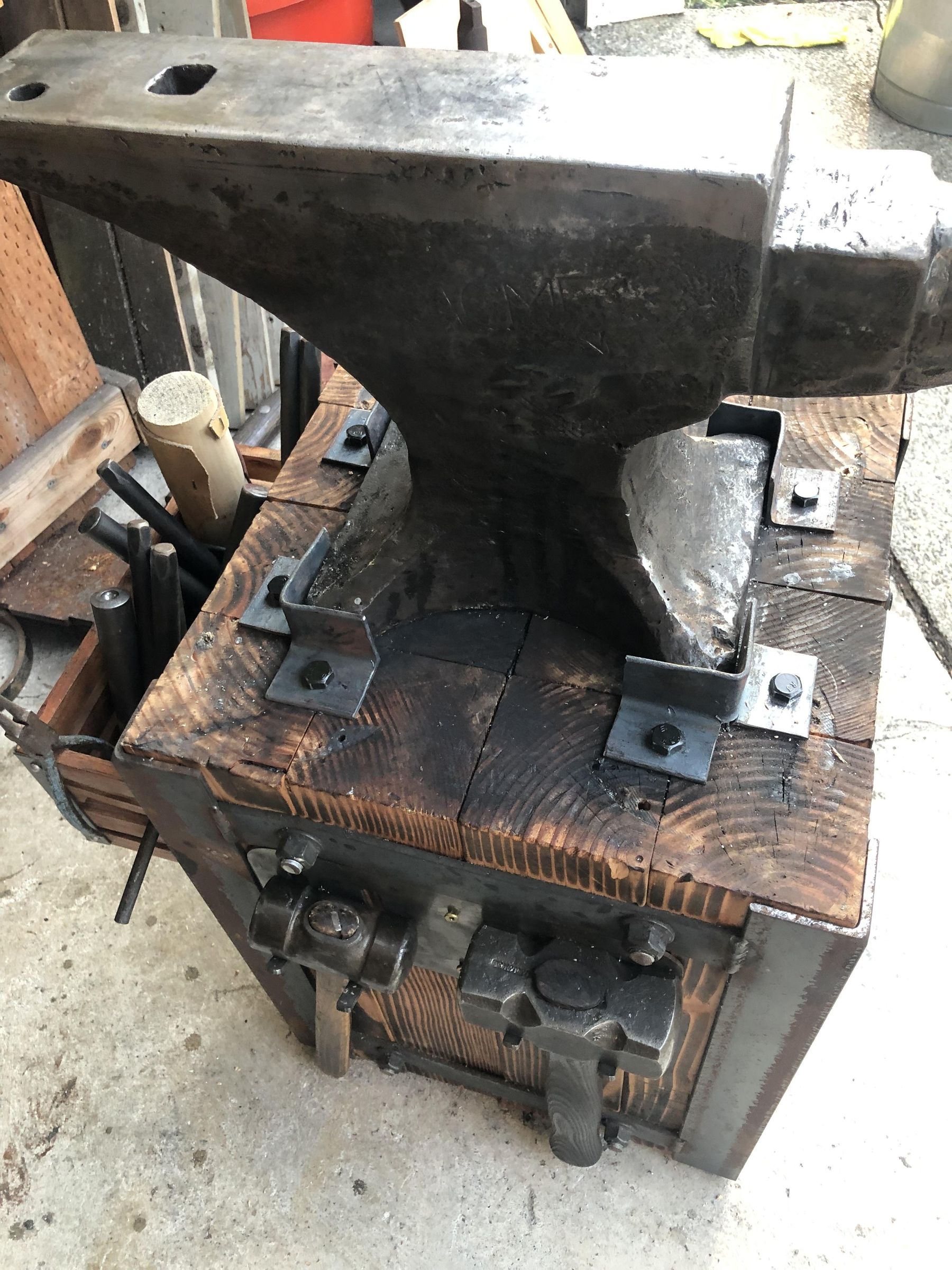 Making an Anvil Stand That Rolls Like a Dolly : 17 Steps (with Pictures ...