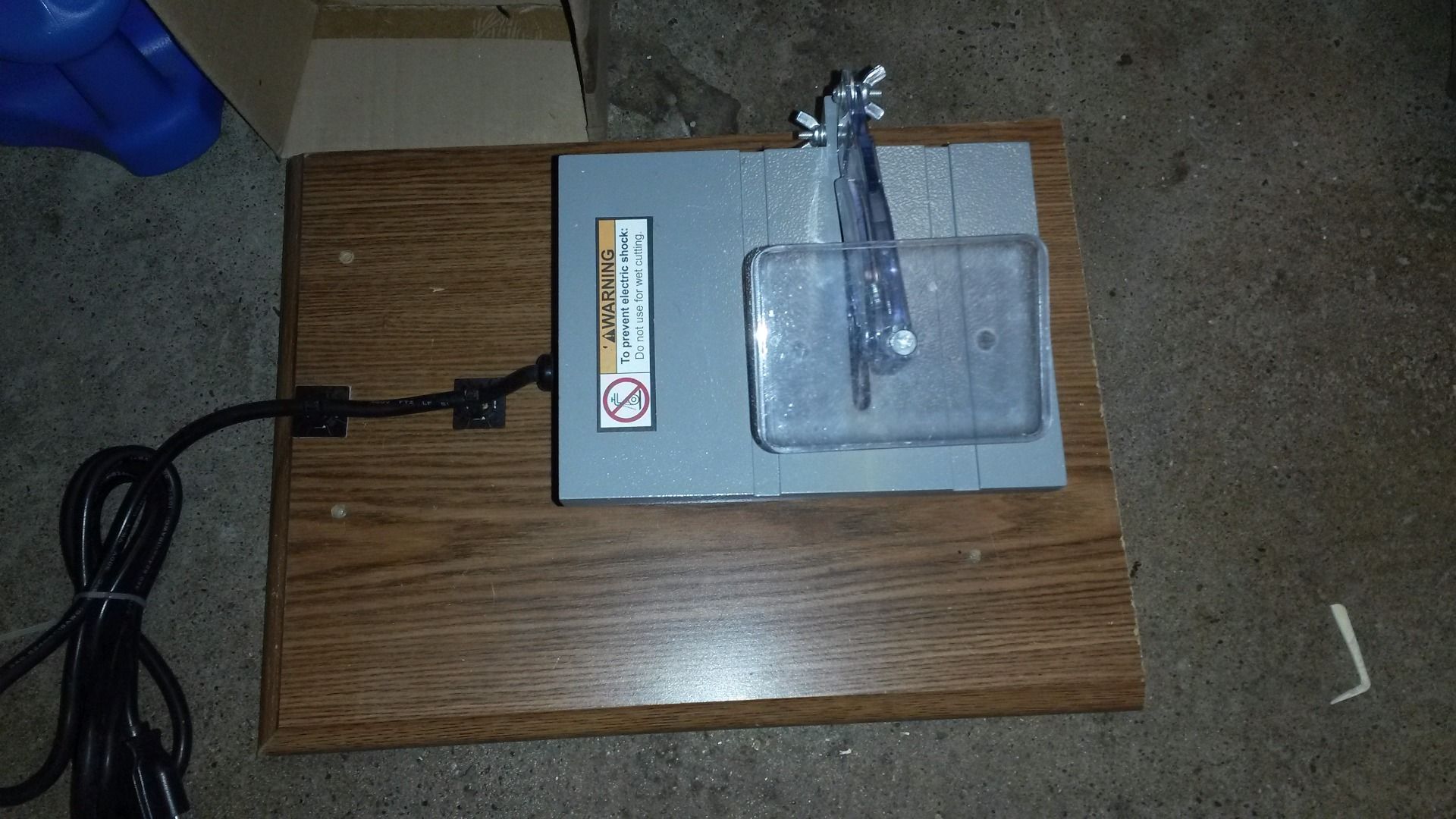 Harbor Freight Mighty Mite Saw Sled - Instructables