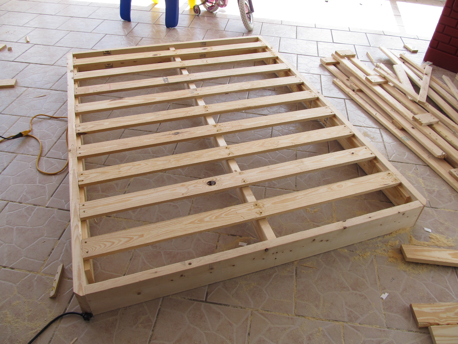 (Re)Building a Bed Foundation : 12 Steps (with Pictures) - Instructables