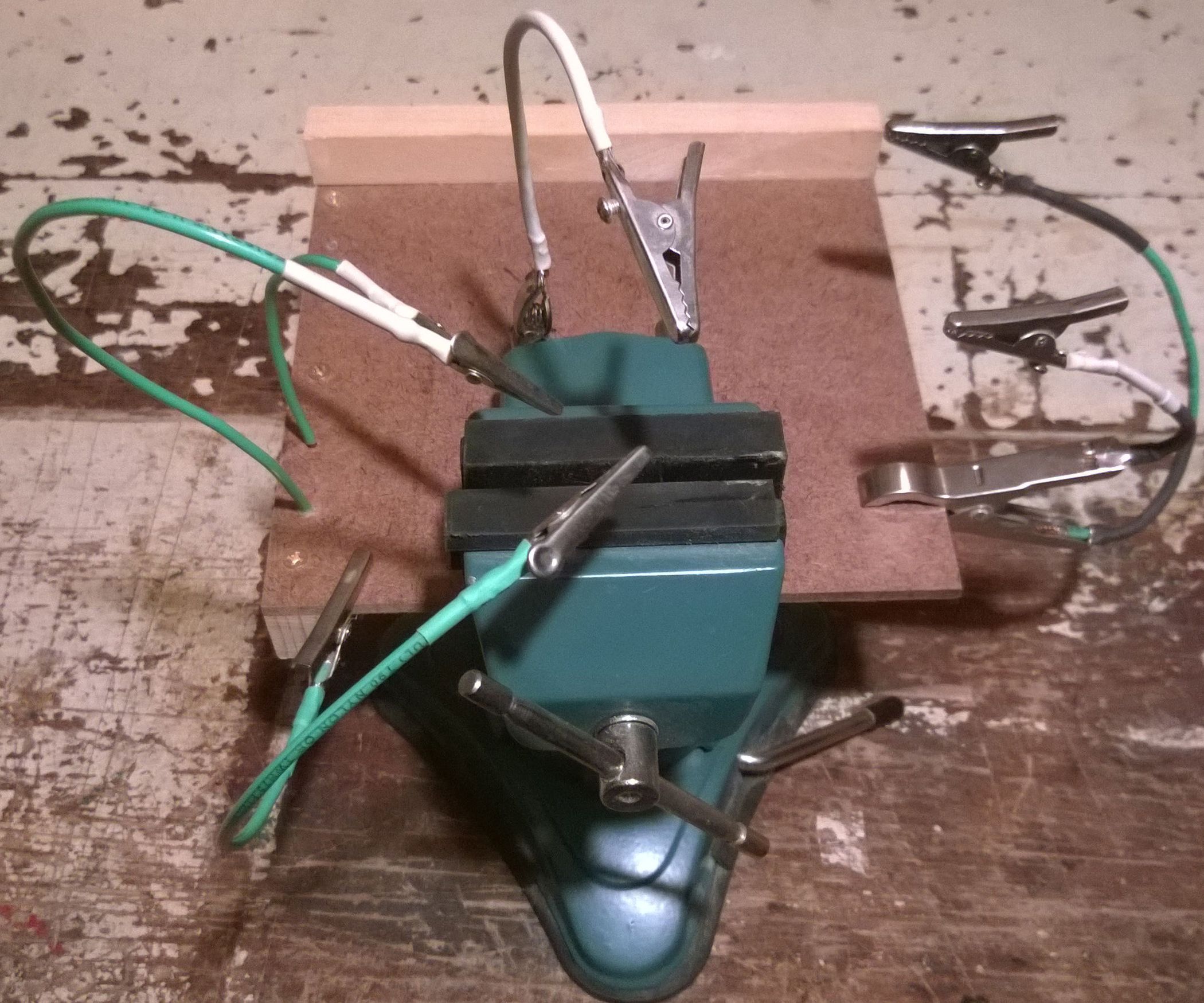 Helping Hands Vise : 4 Steps (with Pictures) - Instructables