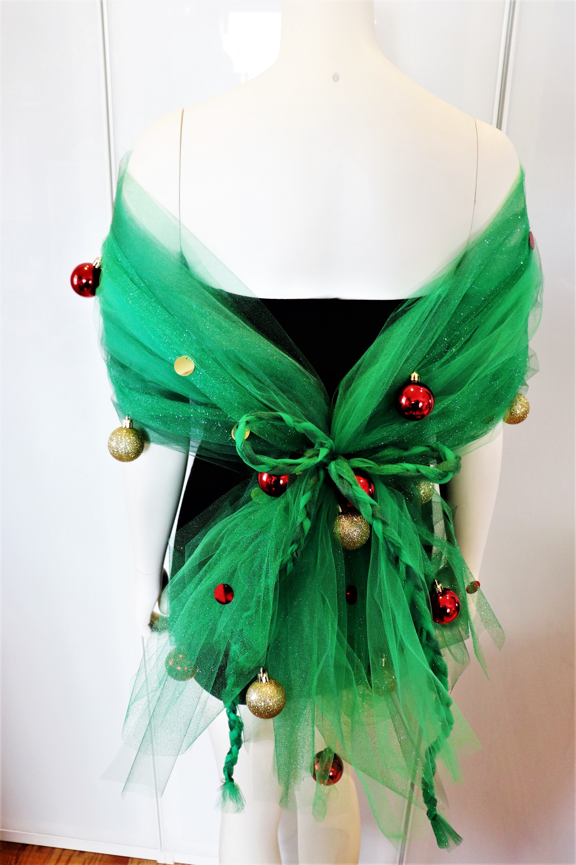 Festive Multi-Way Brooch Scarf Accessory : 18 Steps (with Pictures ...