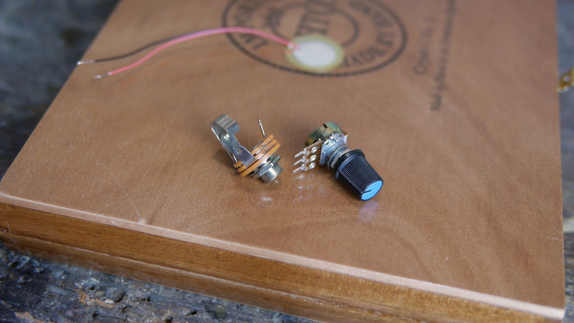 Cigar Box Stomp Box : 7 Steps (with Pictures) - Instructables