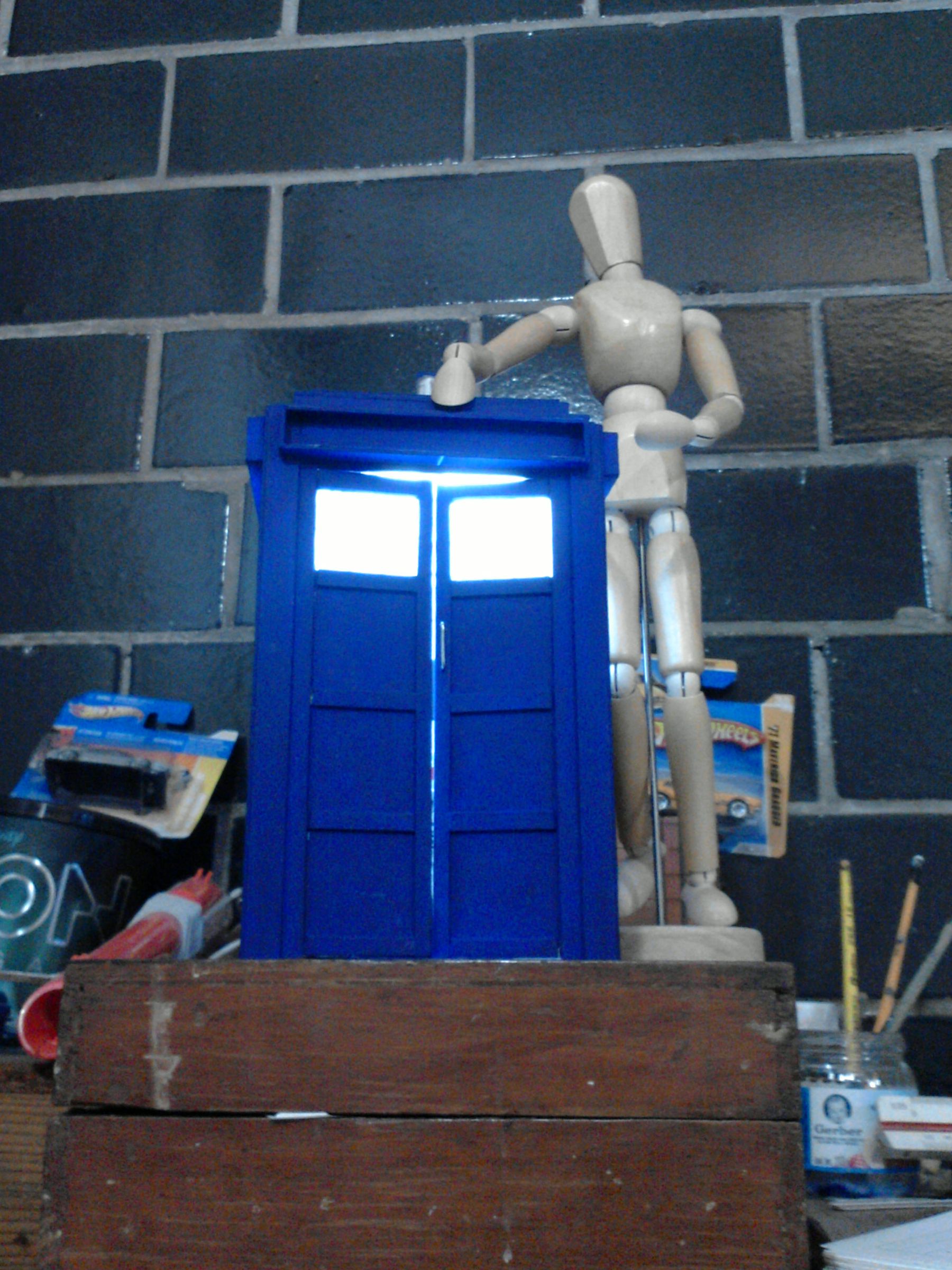 DOCTOR WHO TARDIS MODEL : 16 Steps (with Pictures) - Instructables