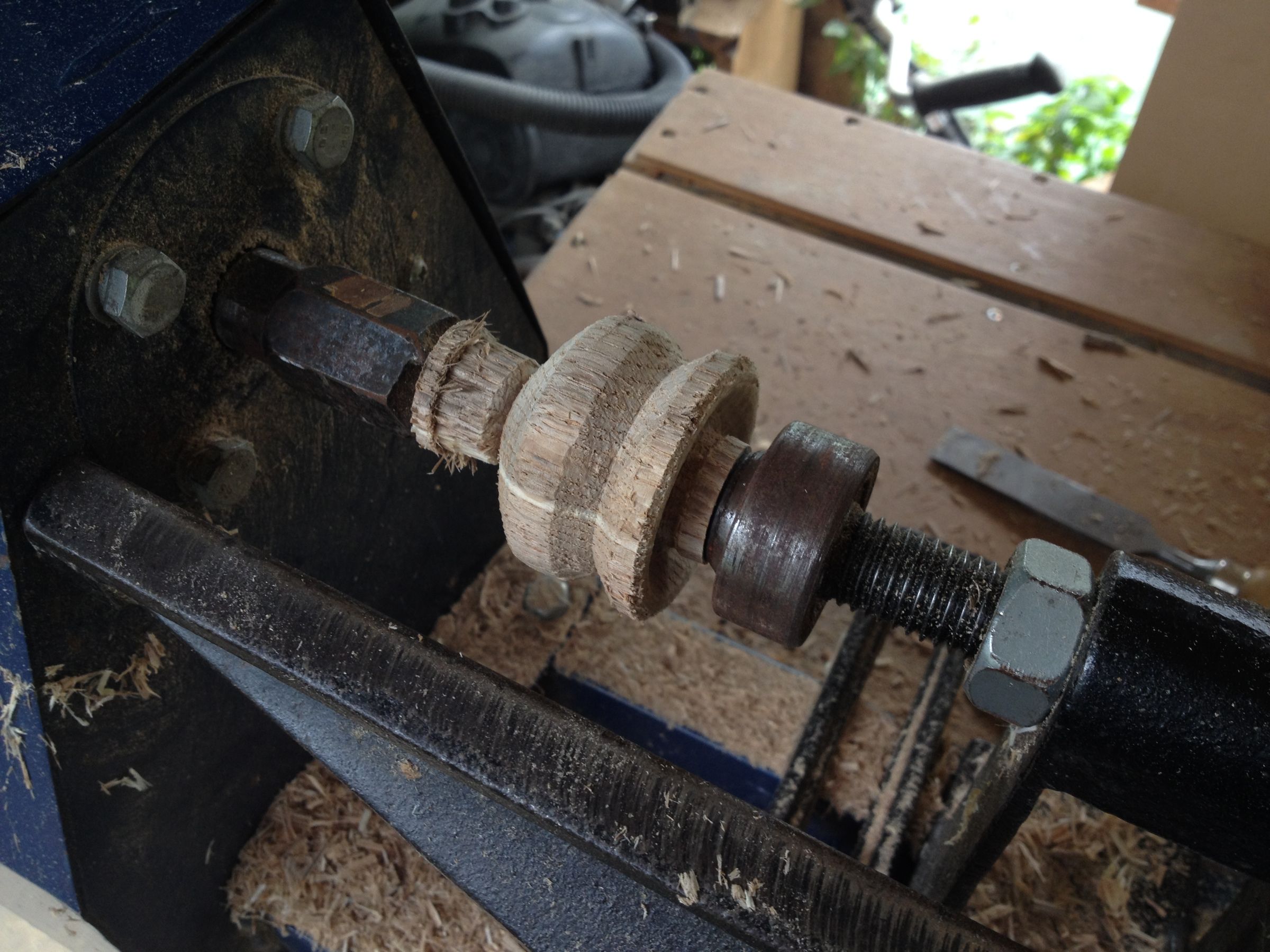 Fixing a Lid Handle With Wood : 11 Steps (with Pictures) - Instructables