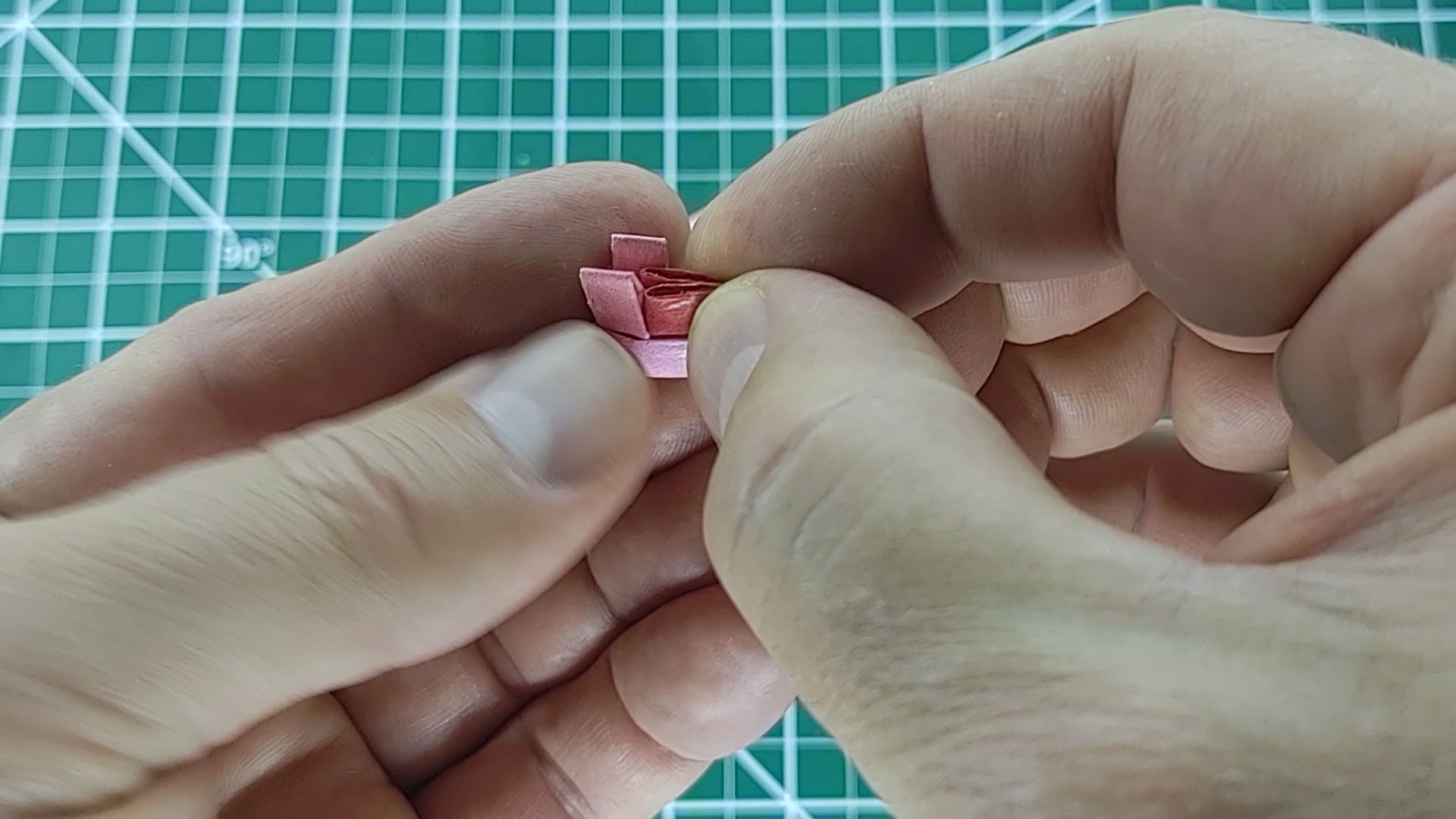 How to Make a Candy Wrapper Chain : 7 Steps (with Pictures) - Instructables