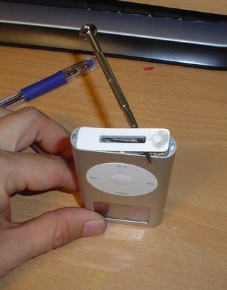 Ipod Mini to 32gig and New Battery Without Scratching It. : 7 Steps ...