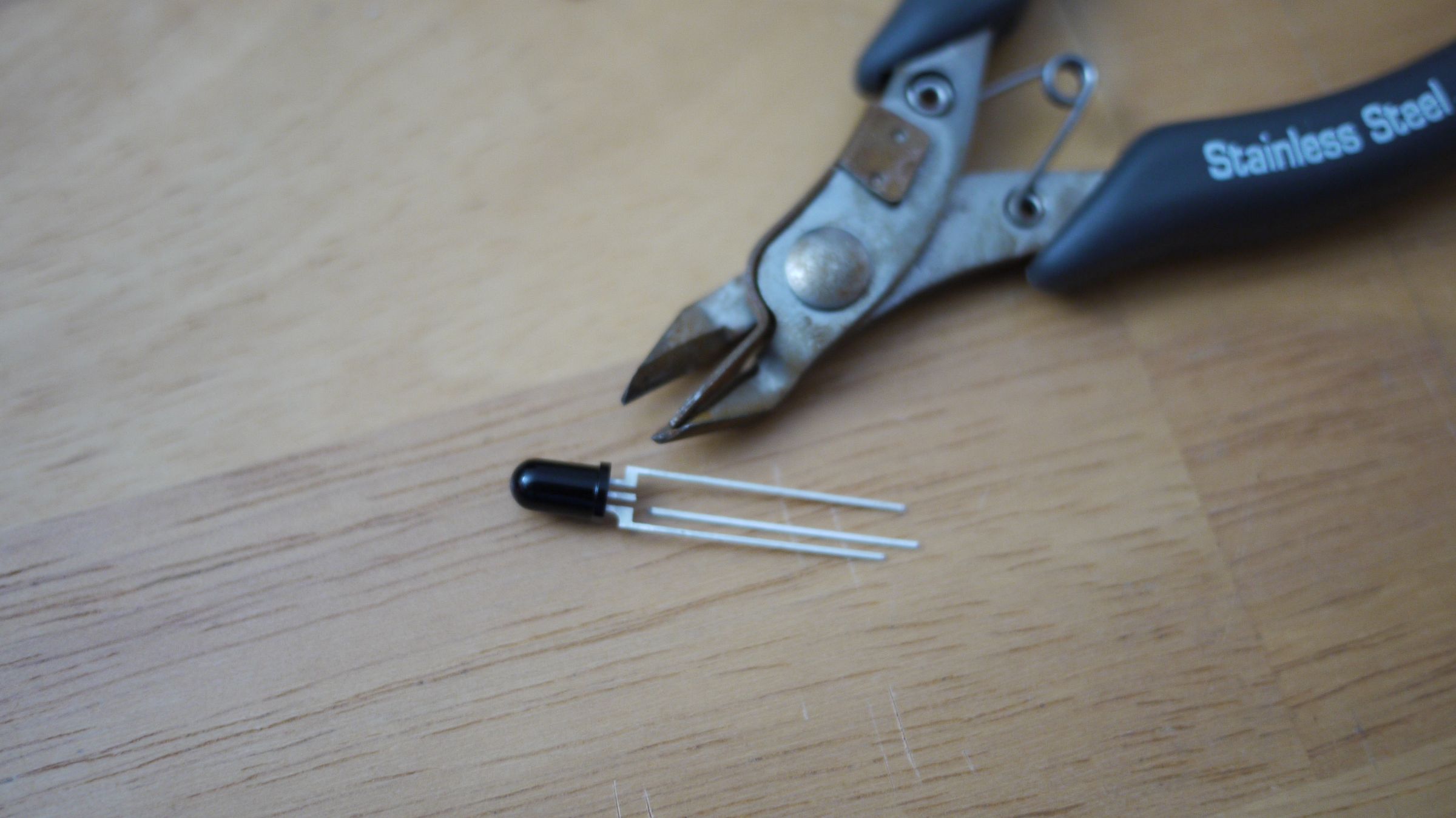 Make an Attiny13 Based IR Proximity Sensor for $2.42 : 7 Steps (with Pictures) - Instructables