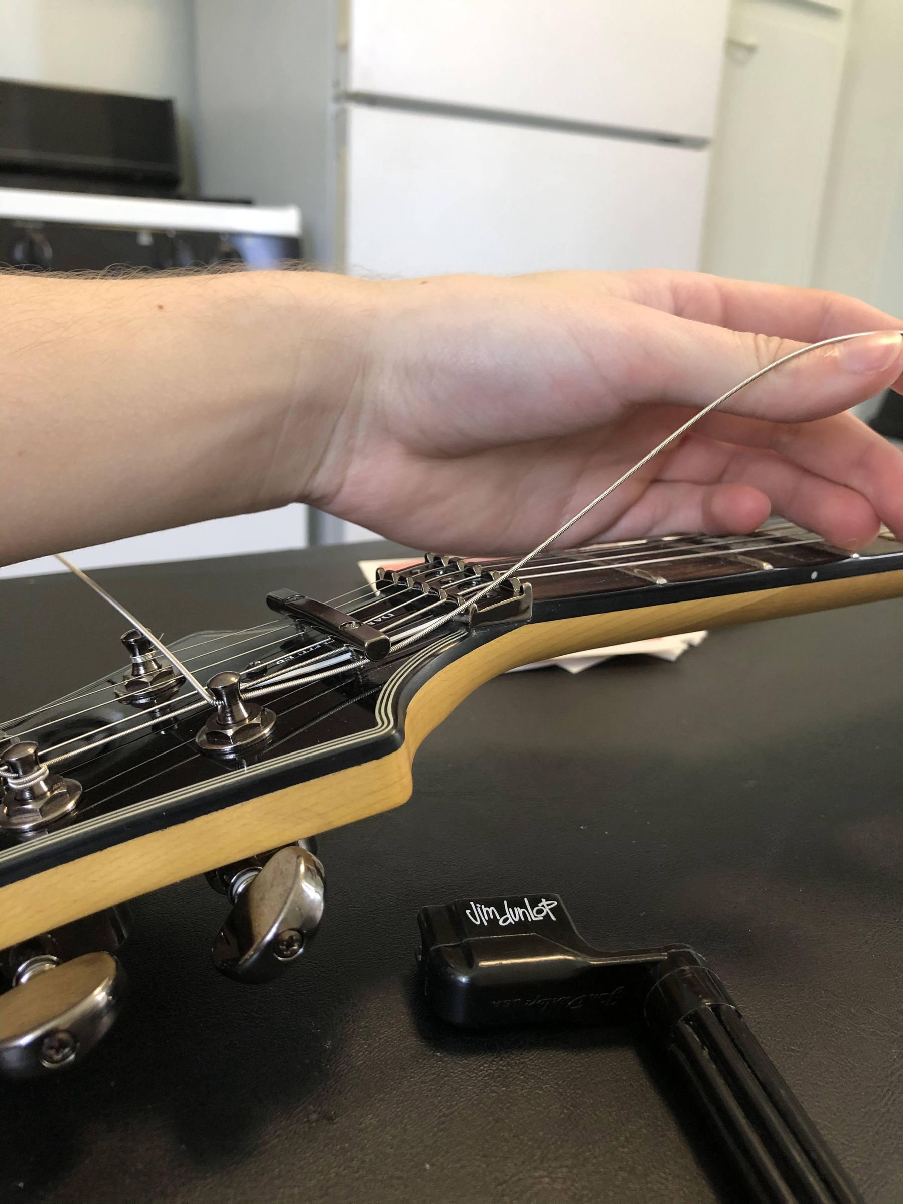How to Change Strings on Floyd Rose Guitar : 13 Steps (with Pictures ...