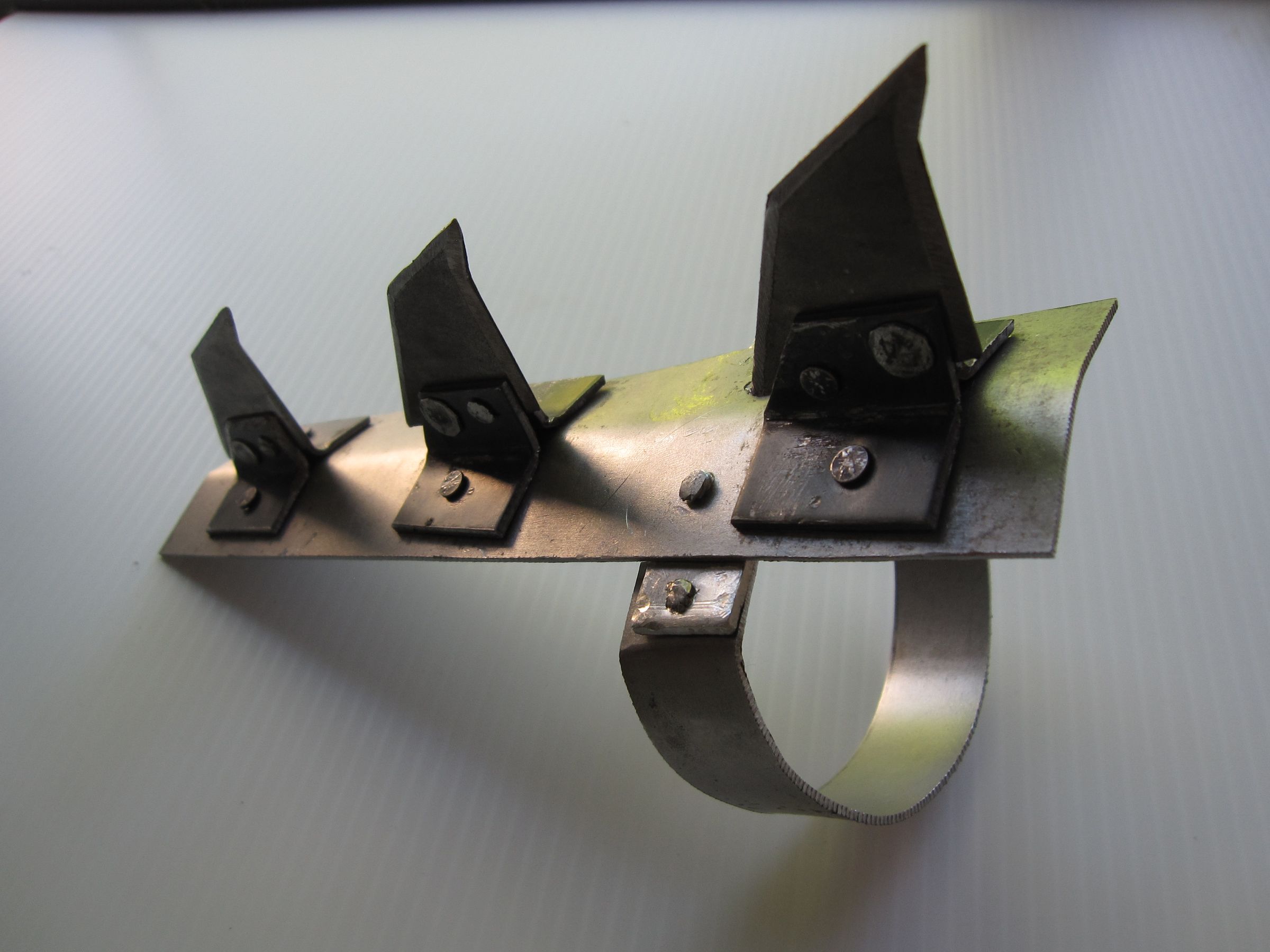 Batman's Bladed Vambraces : 10 Steps - Instructables