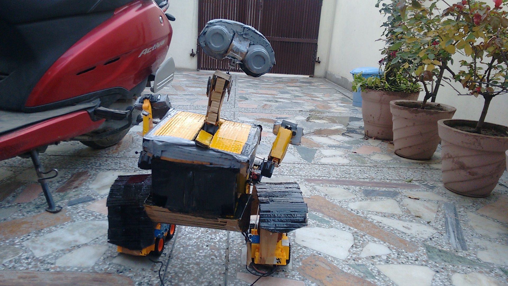 Wall-e Homemade : 5 Steps - Instructables