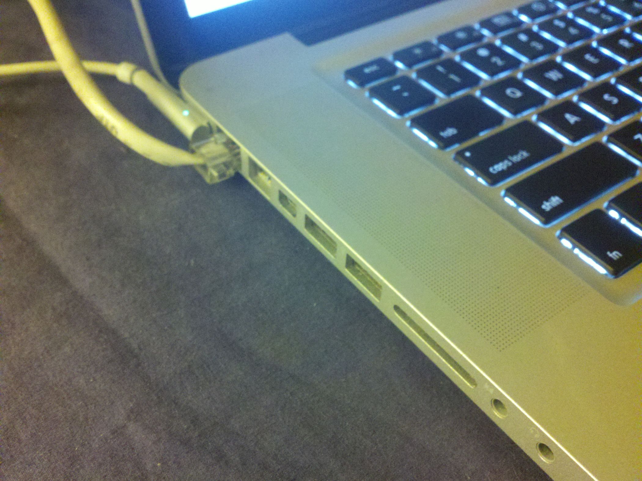 USB Plug Support for Mac Laptops : 4 Steps - Instructables